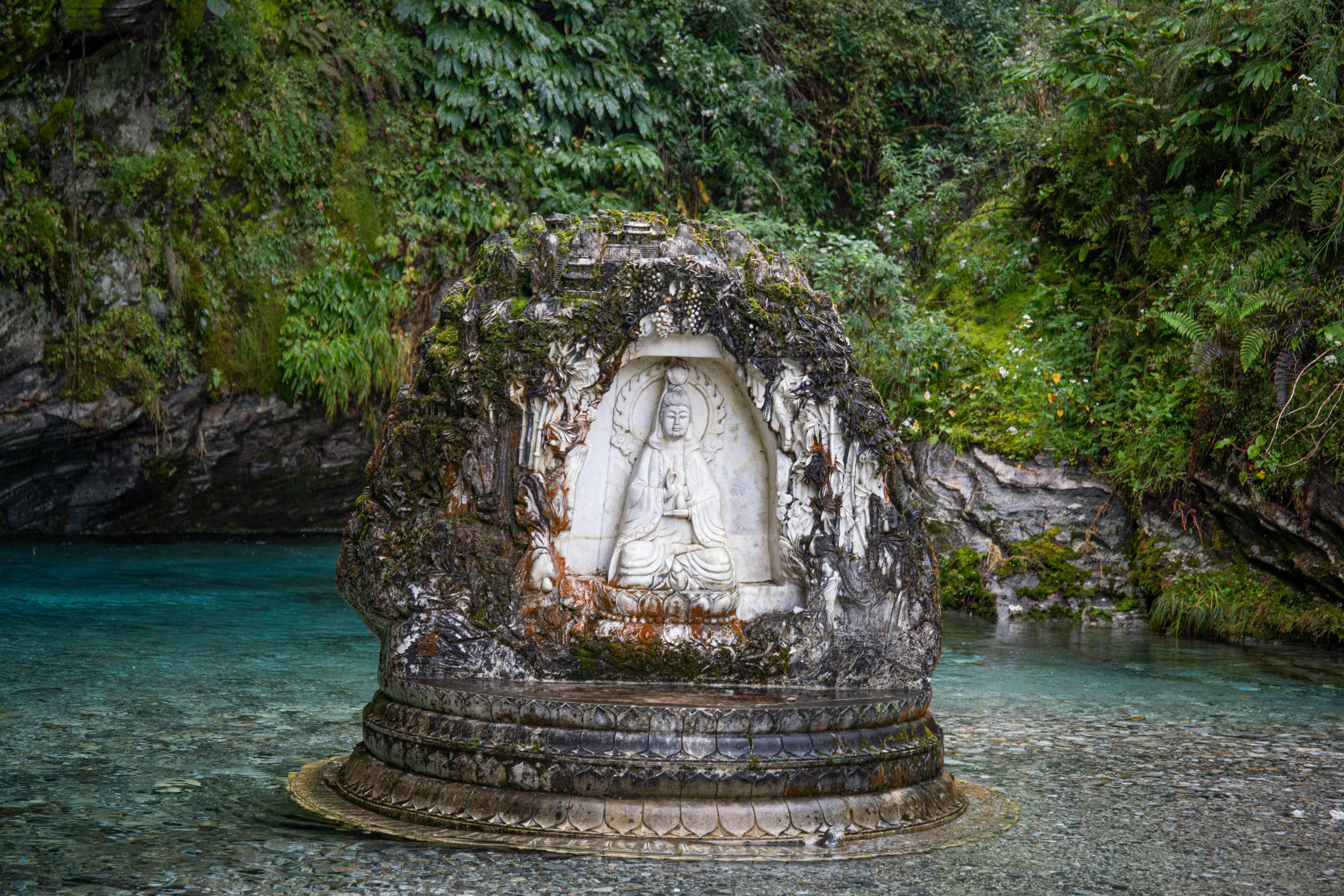 Altar on Water · Free Stock Photo