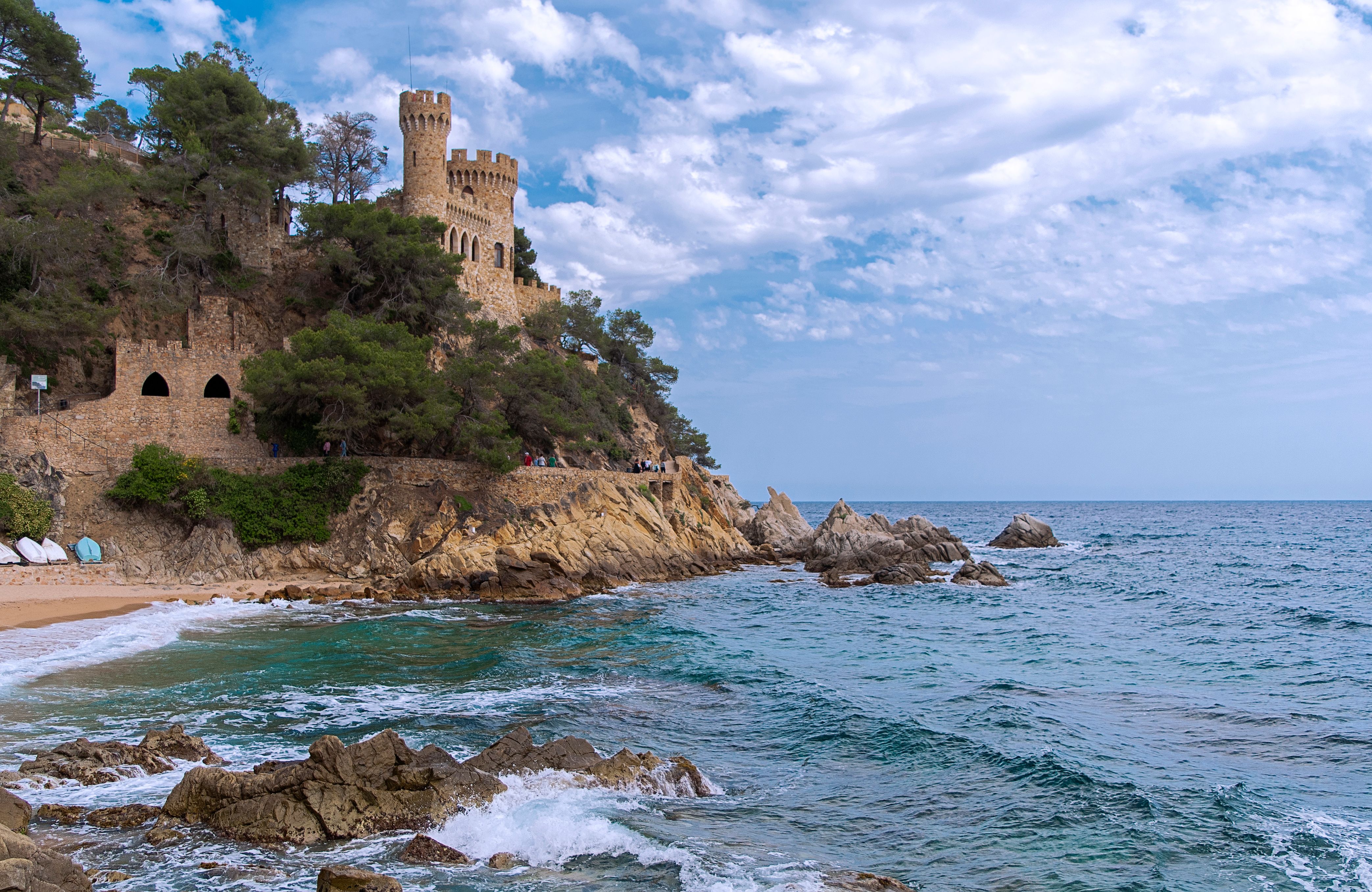 Castle on Seashore · Free Stock Photo