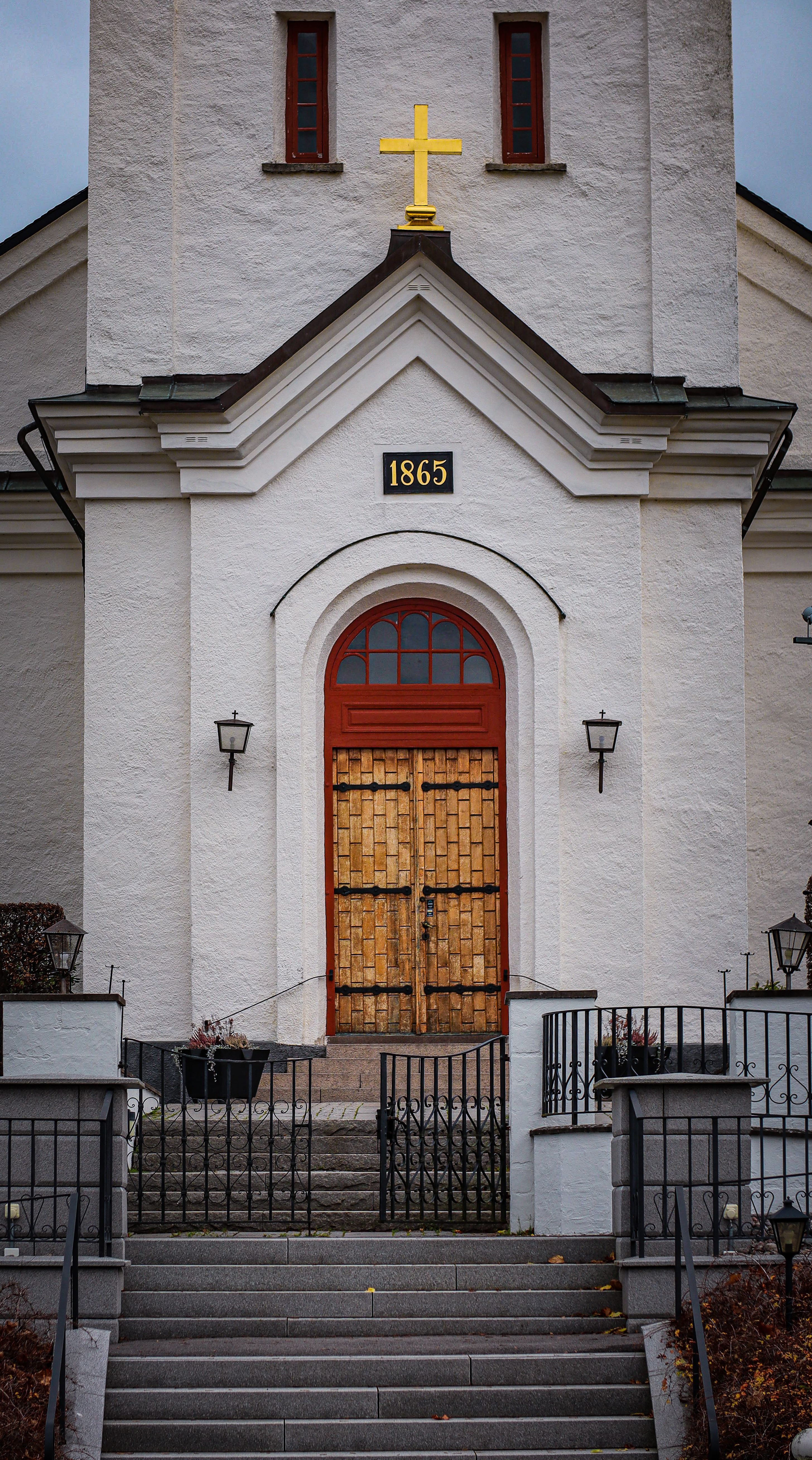 Facade of a Church · Free Stock Photo