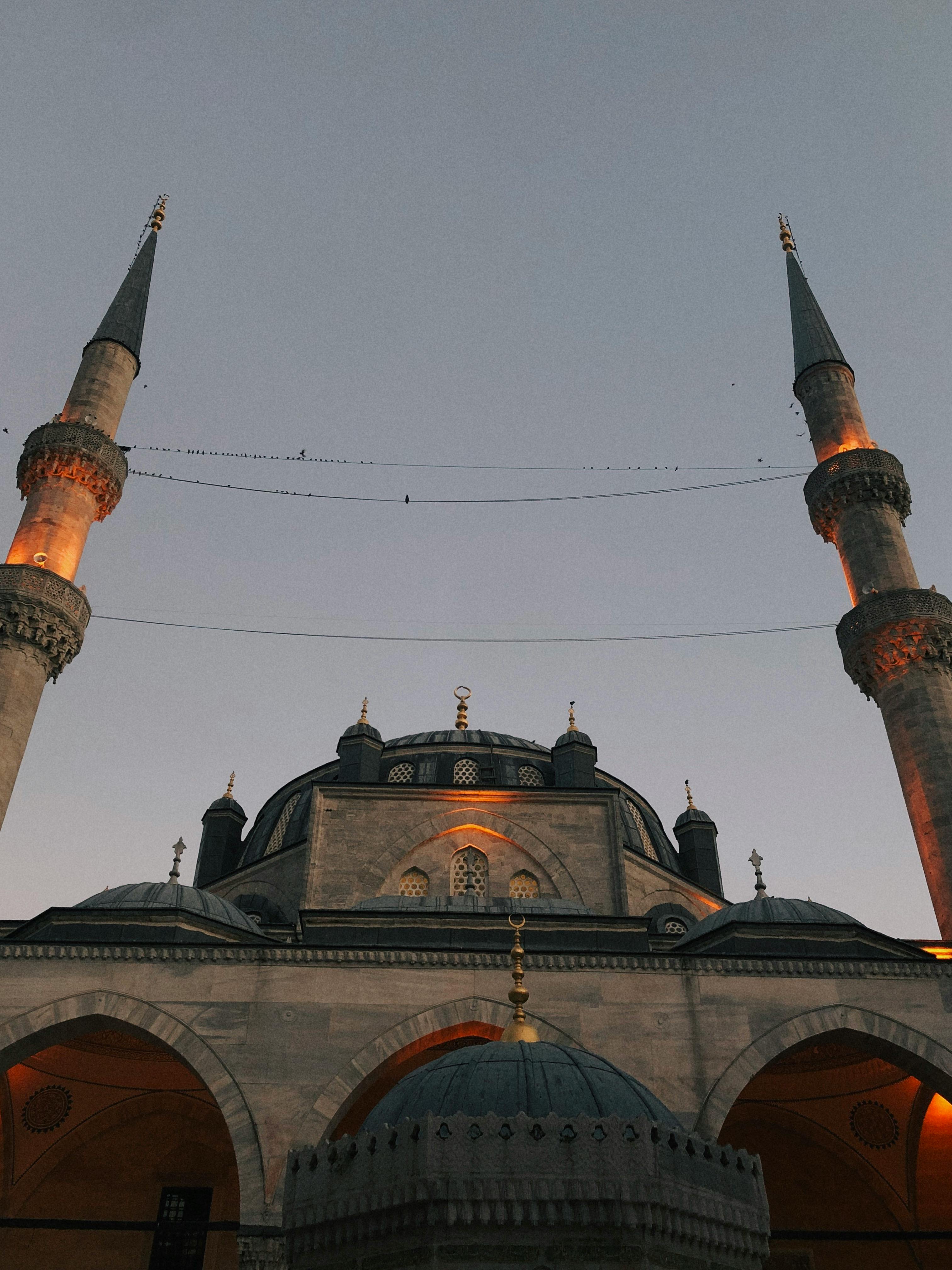 Yeni Cami Mosque Under Evening Sky · Free Stock Photo