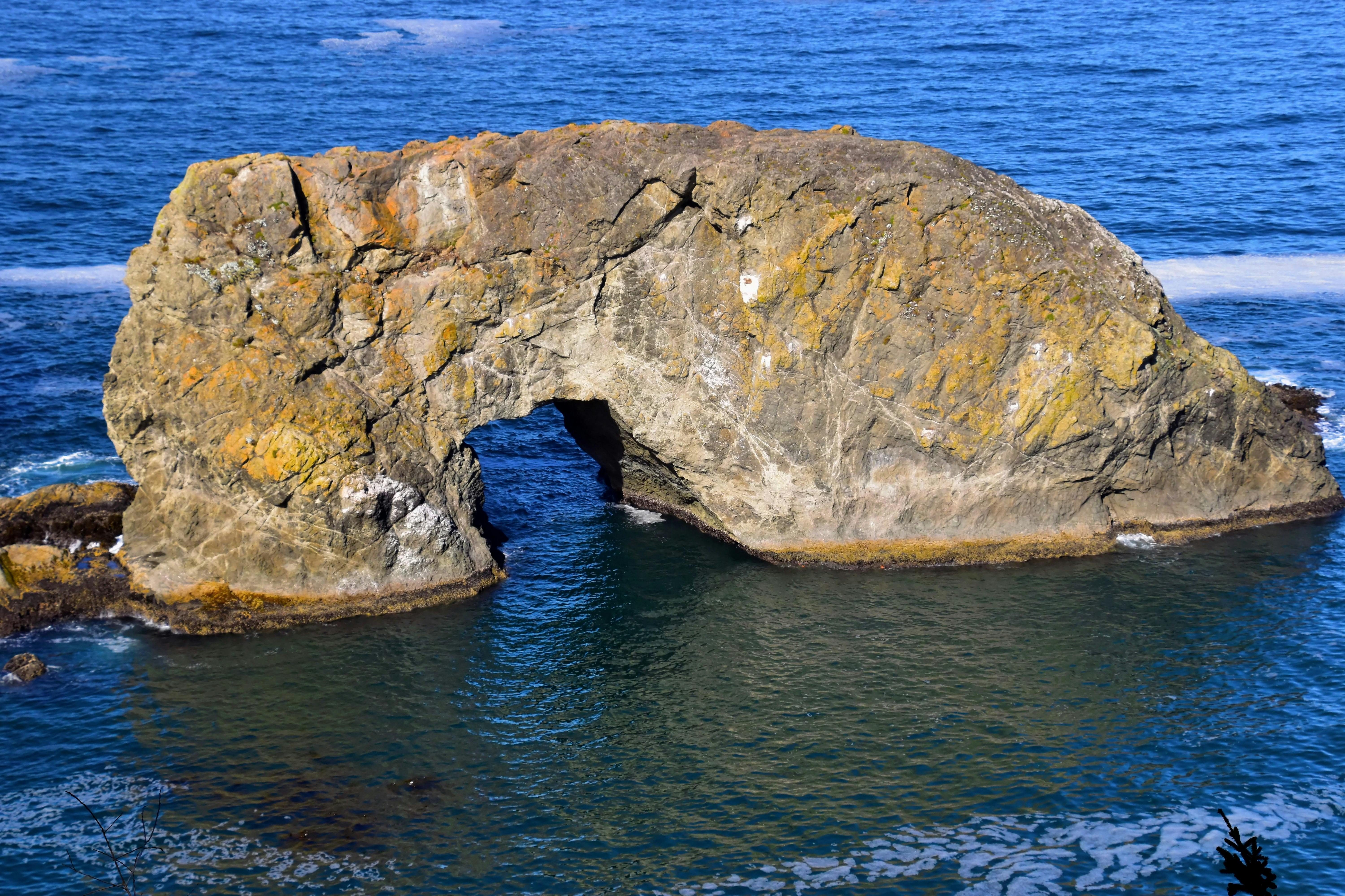 A Stone Sinking In The Ocean Photos, Download The BEST Free A Stone ...