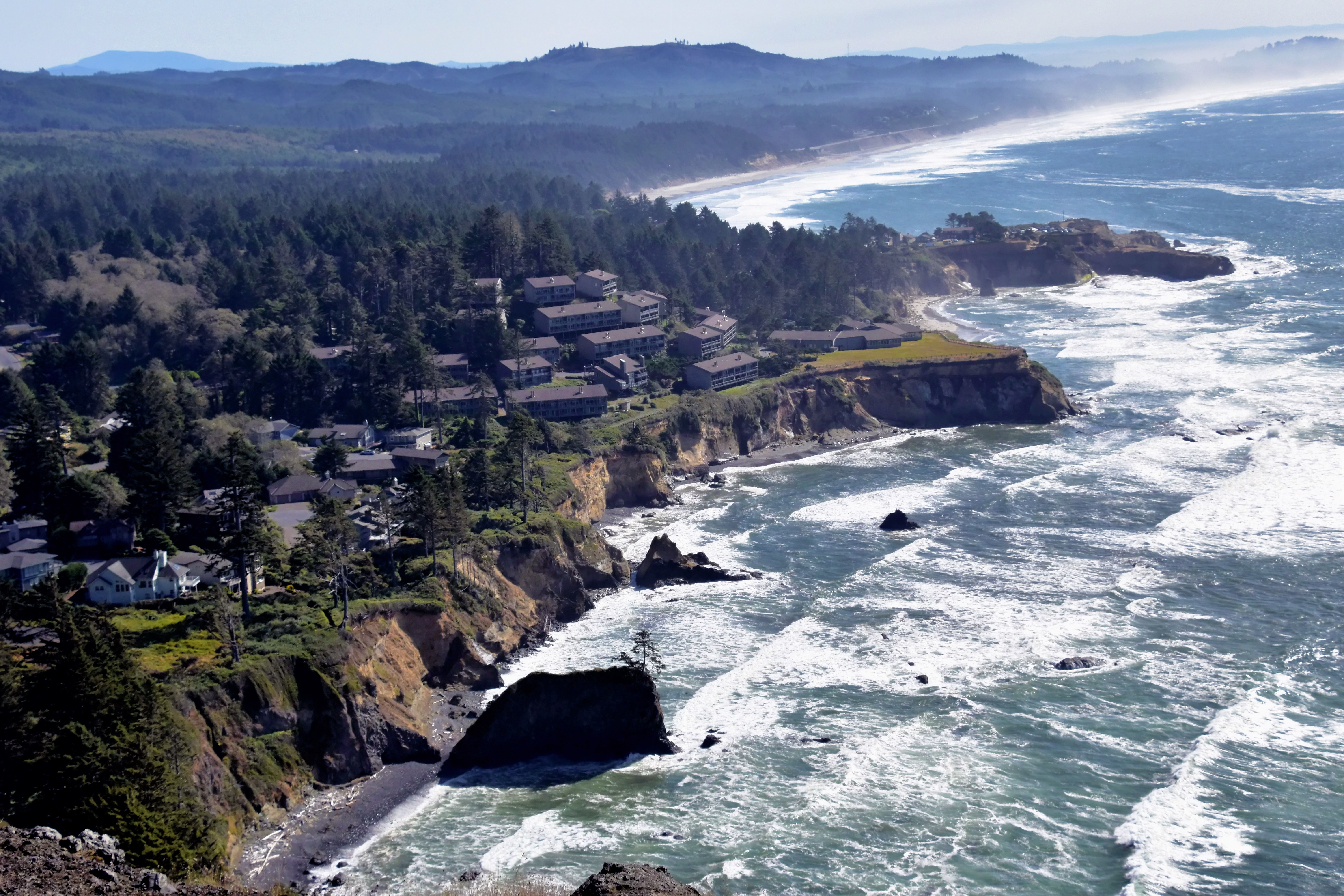 Seacoast with a Cliff · Free Stock Photo