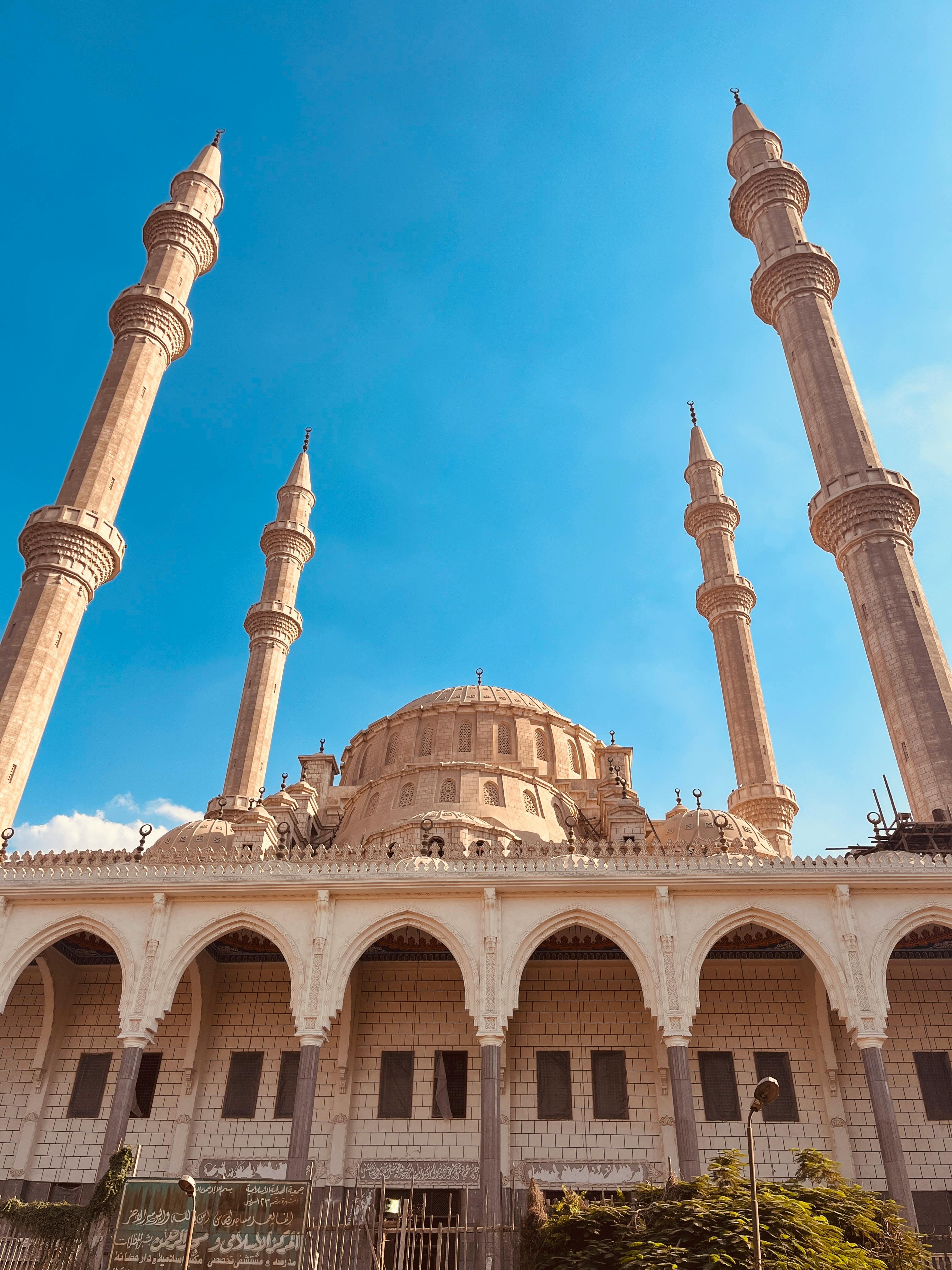 Brown Mosque with Dome Roof · Free Stock Photo
