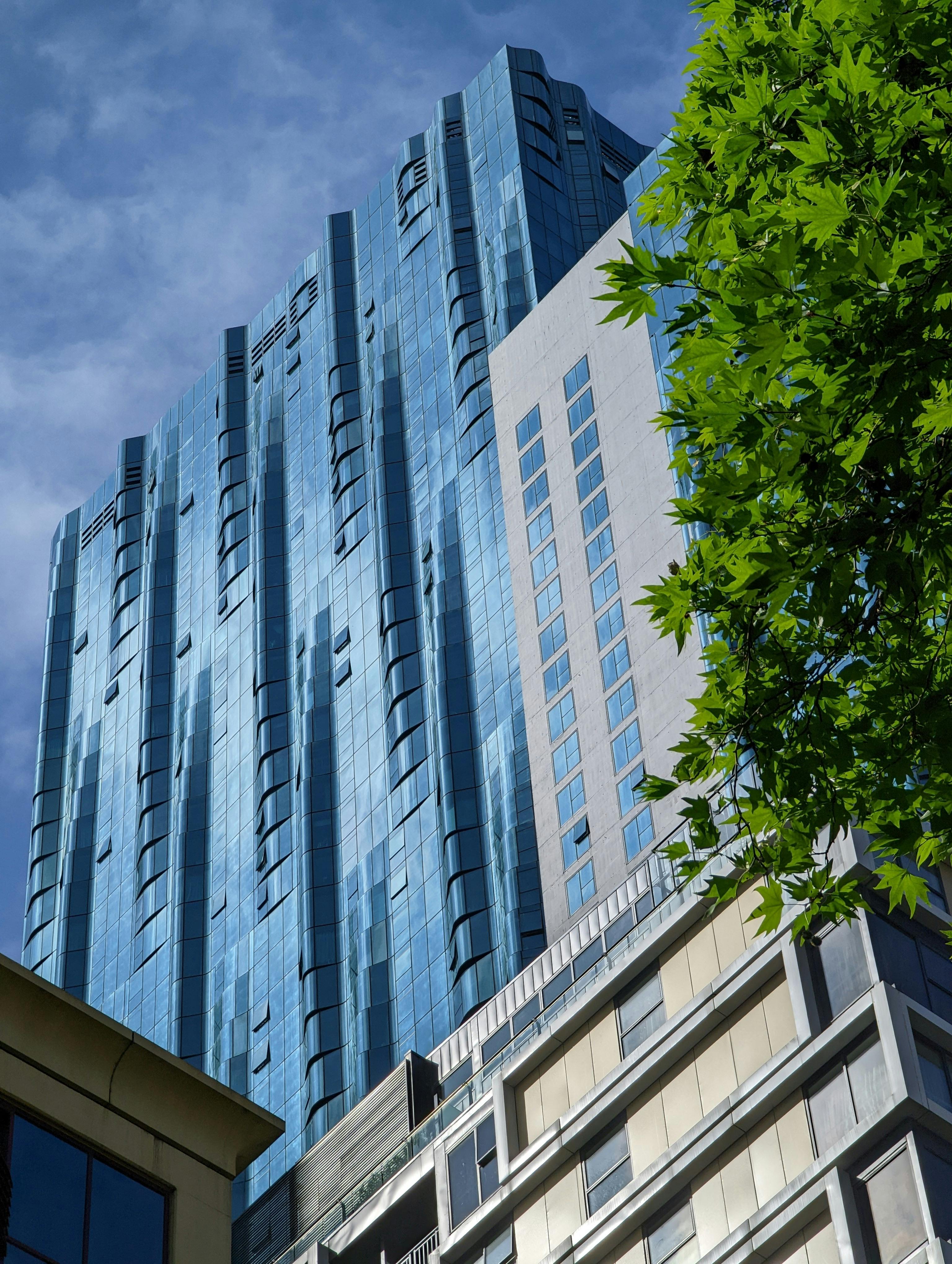 White and Blue Concrete Building · Free Stock Photo