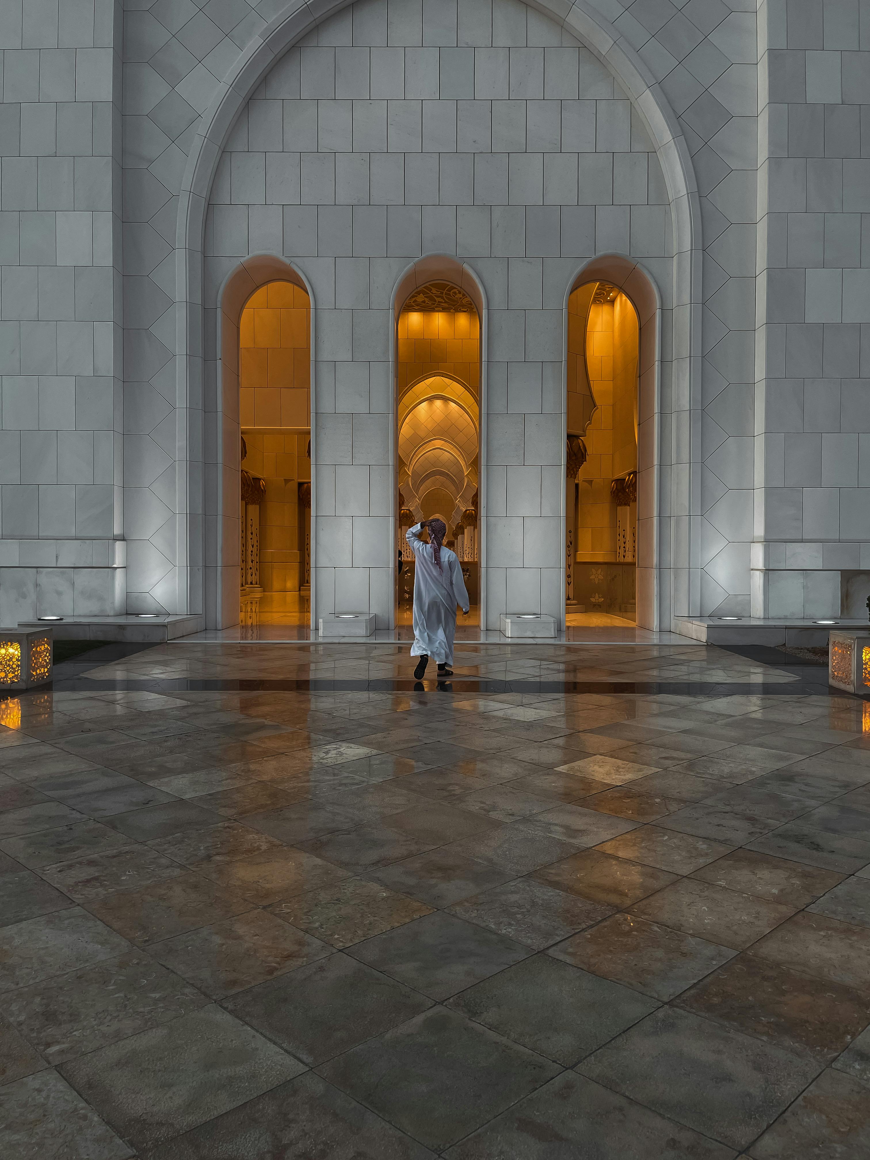 Entrance of Mosque · Free Stock Photo