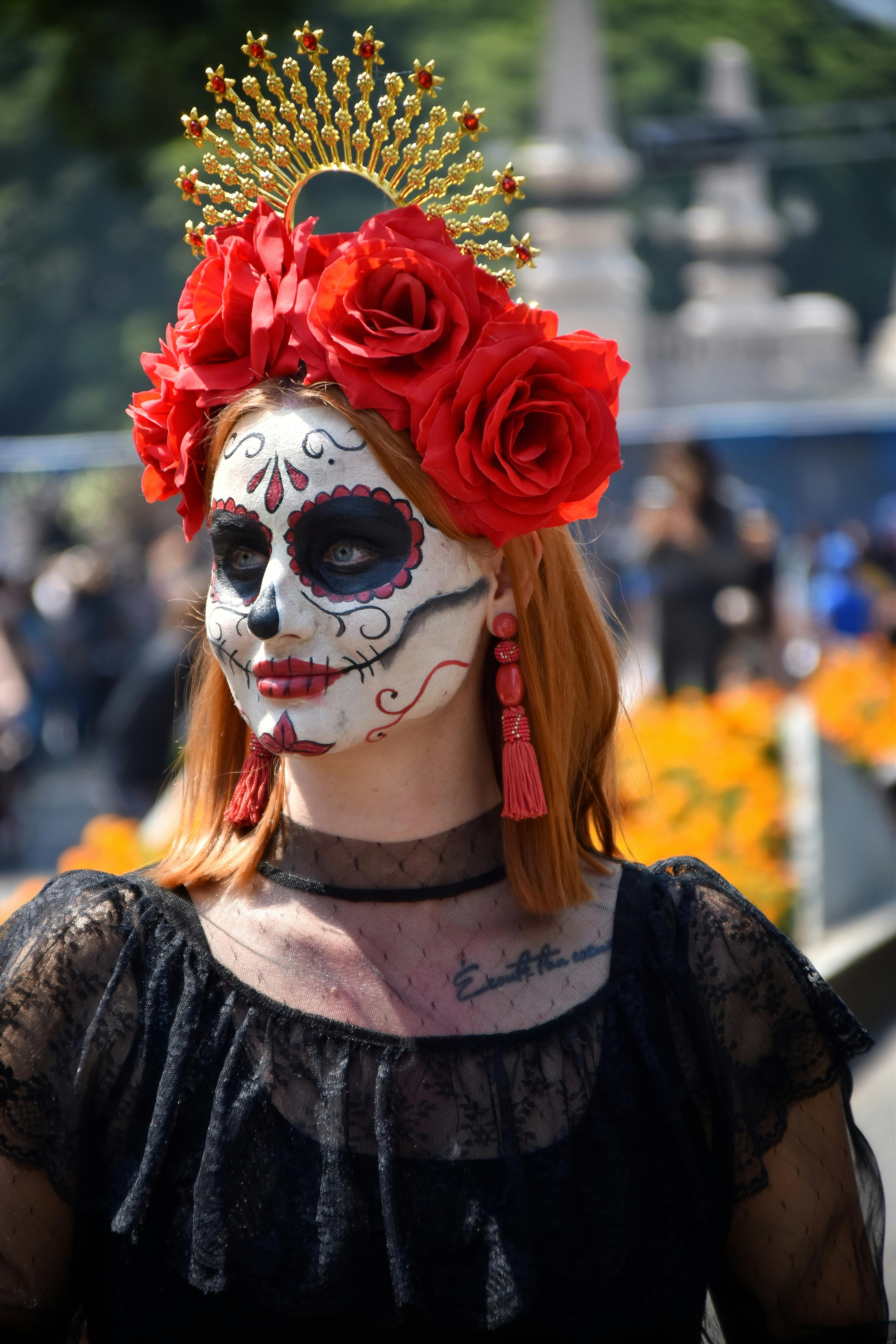 Foto de stock gratuita sobre cara pintada, catrina, corona de lores ...
