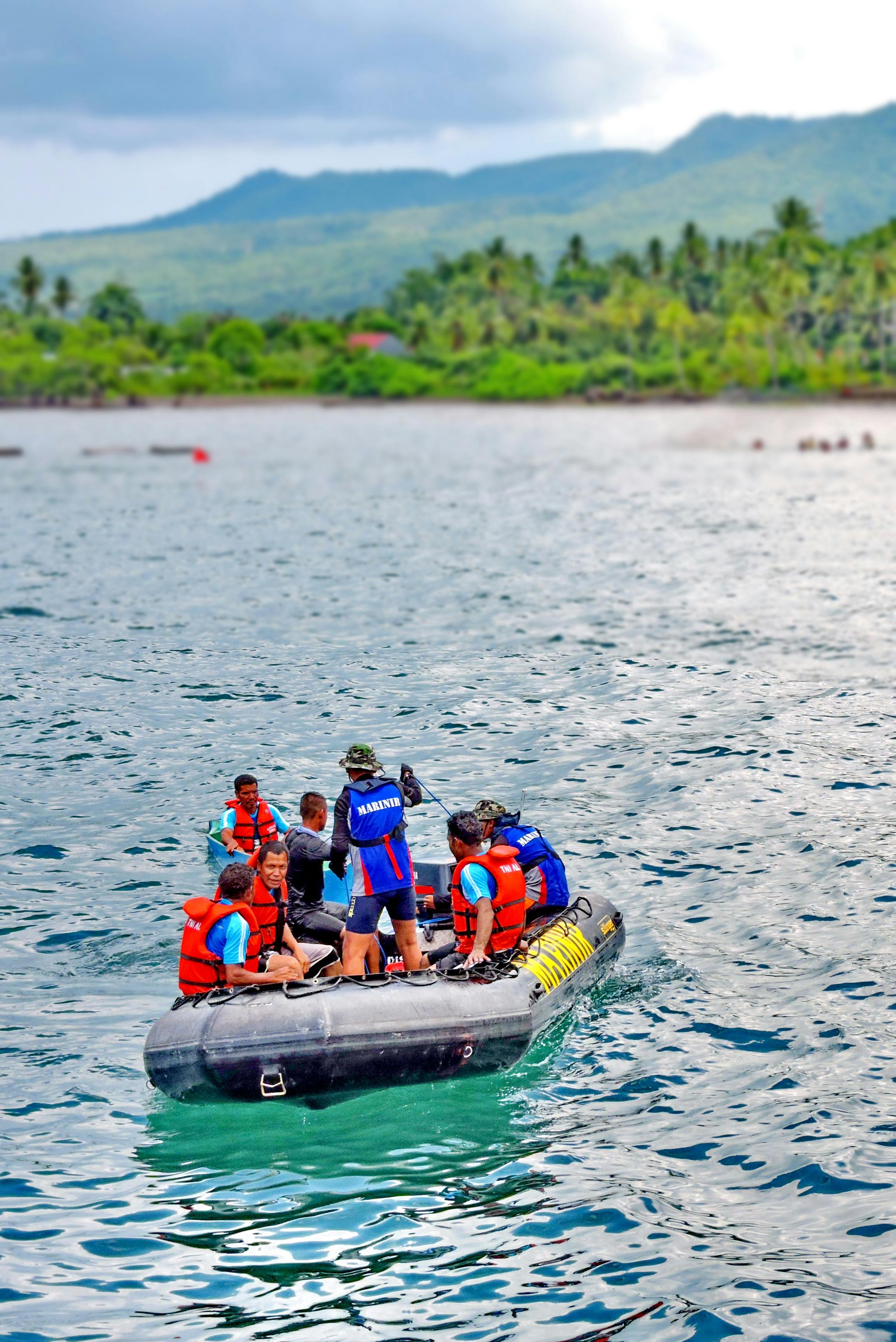 People Riding on Inflatable Raft · Free Stock Photo