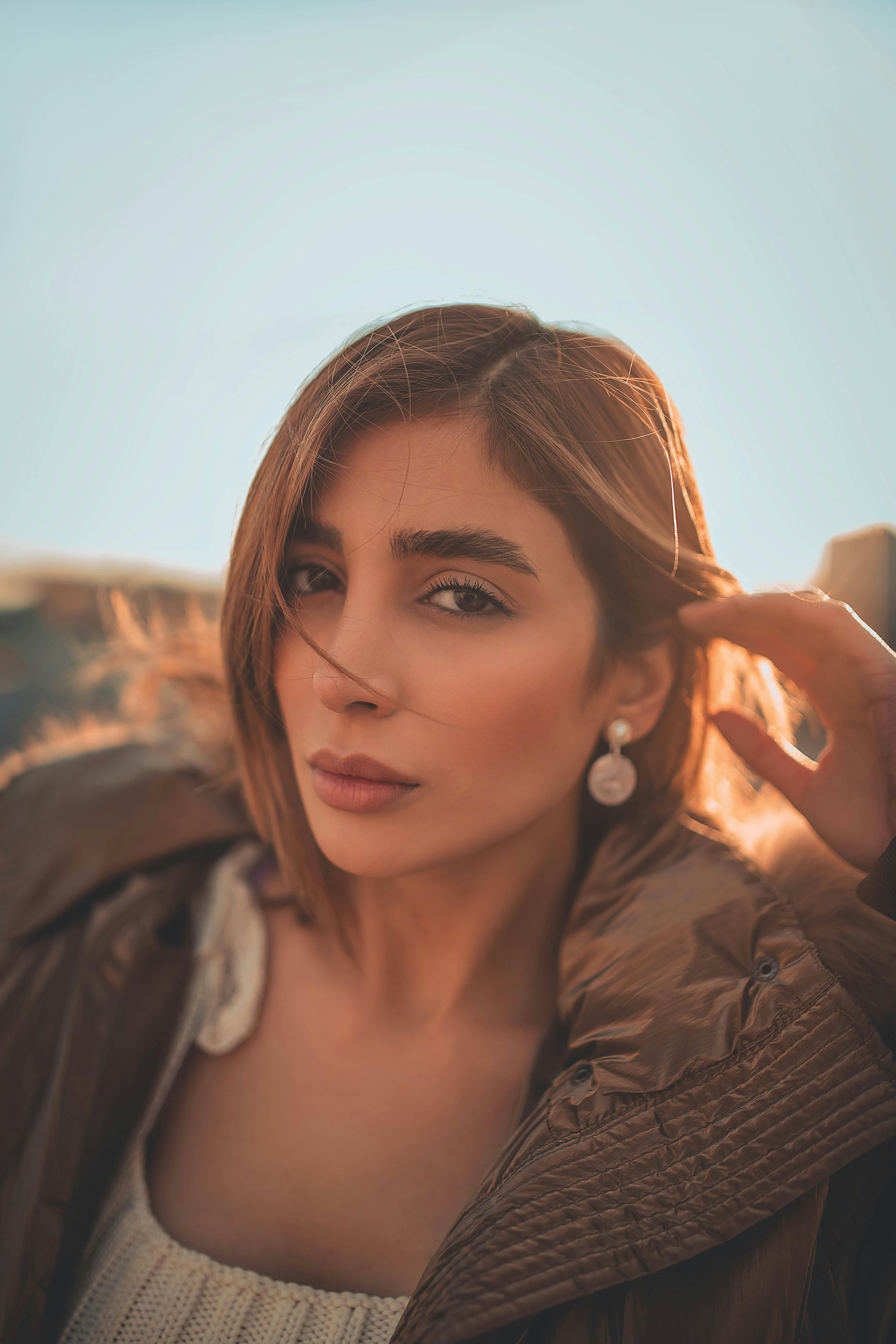 Camera Objective View on Woman · Free Stock Photo