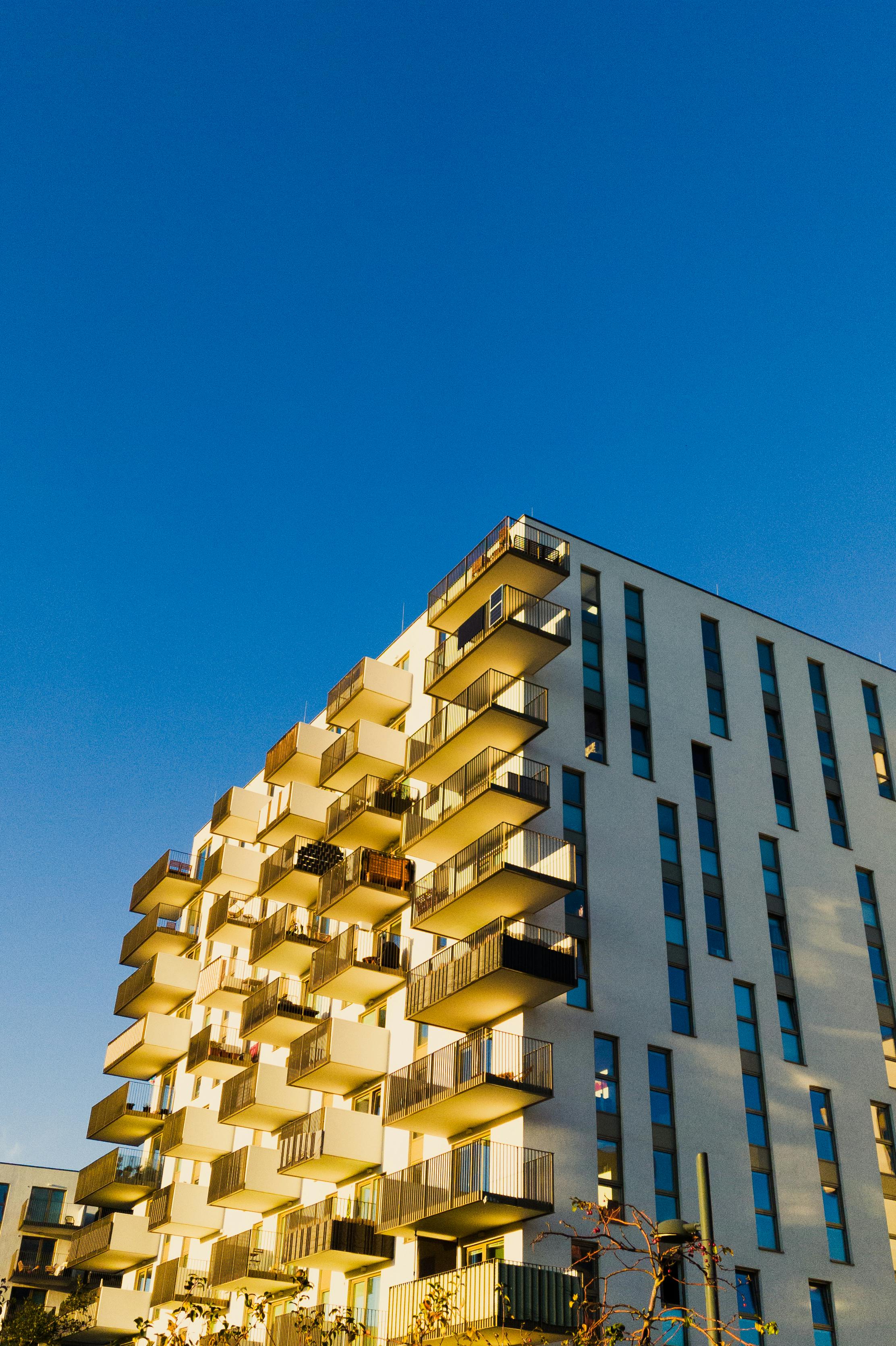 White Concrete Building Near Body of Water · Free Stock Photo