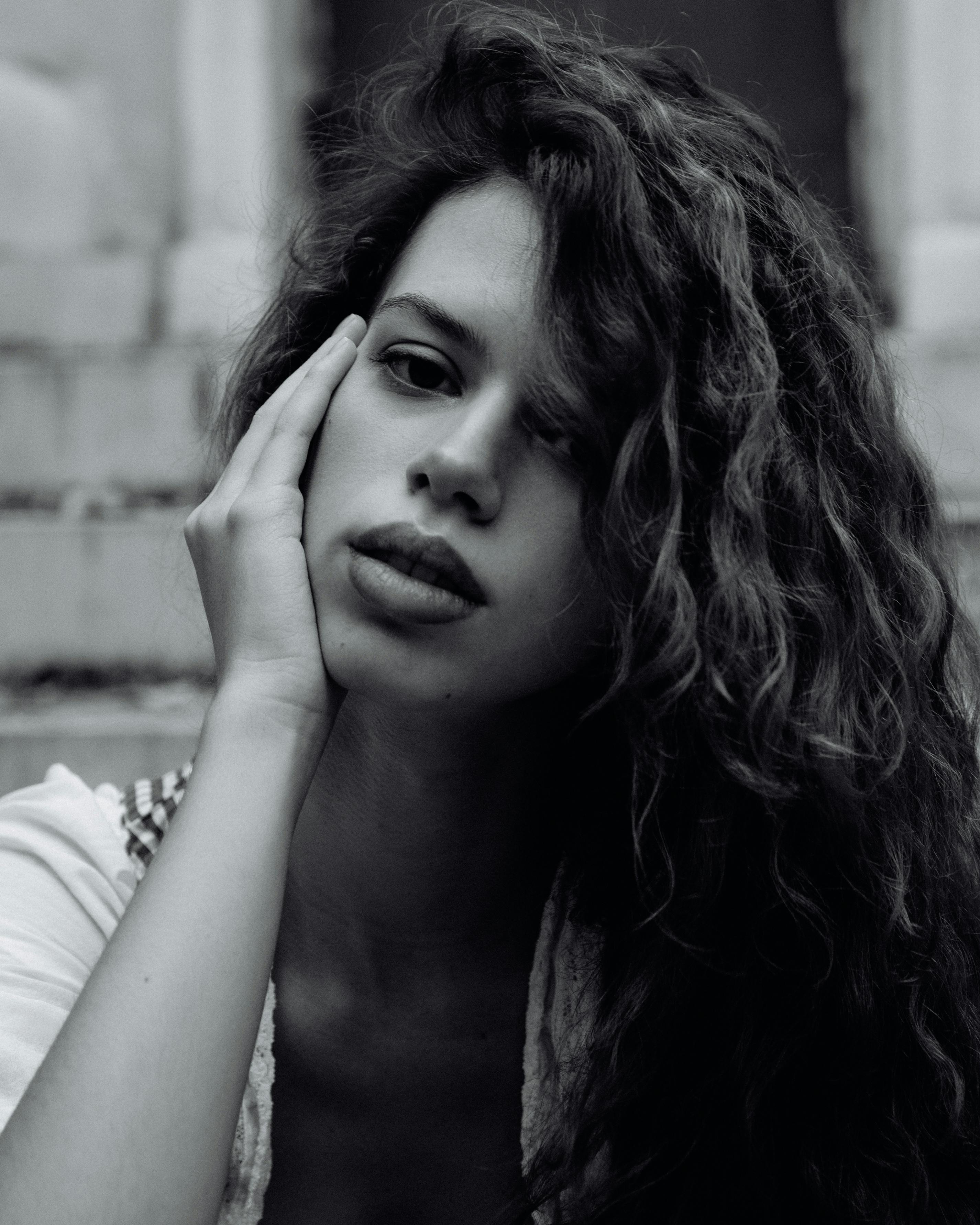 A Woman Screaming with Red Powder on Her Face · Free Stock Photo