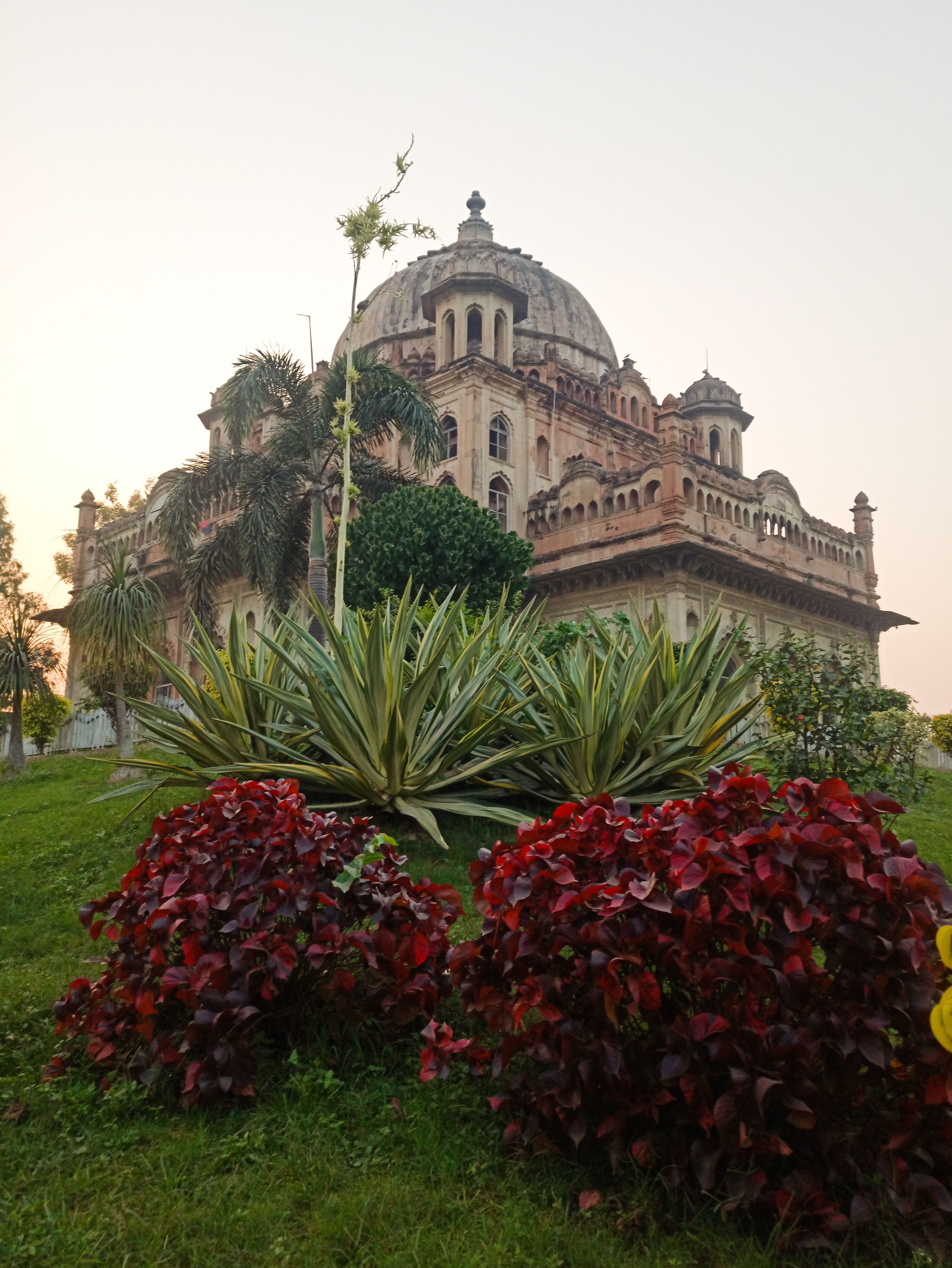 Sadat Ali Khan Tomb · Free Stock Photo