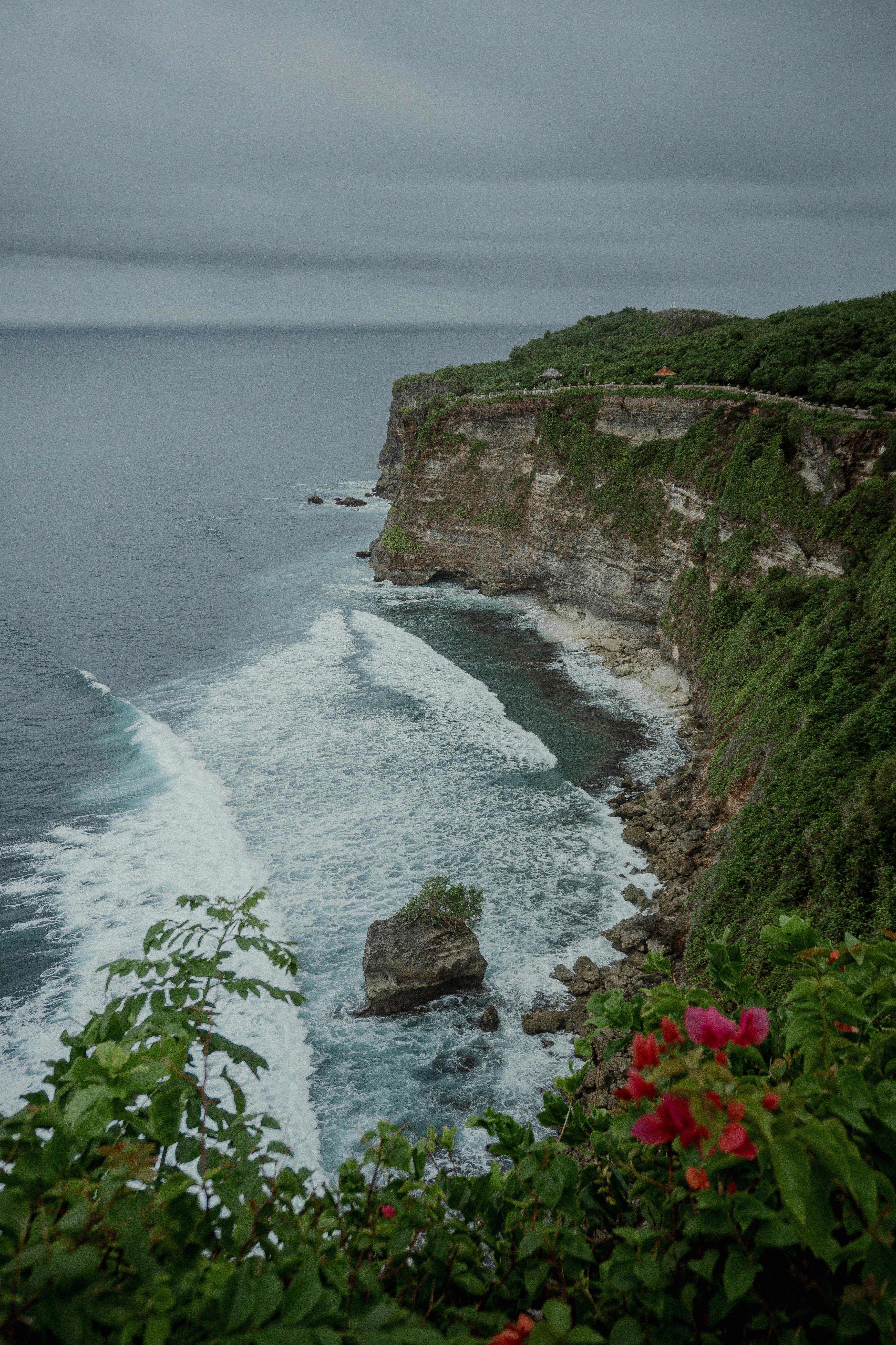 Green Cliff near Ocean Water · Free Stock Photo