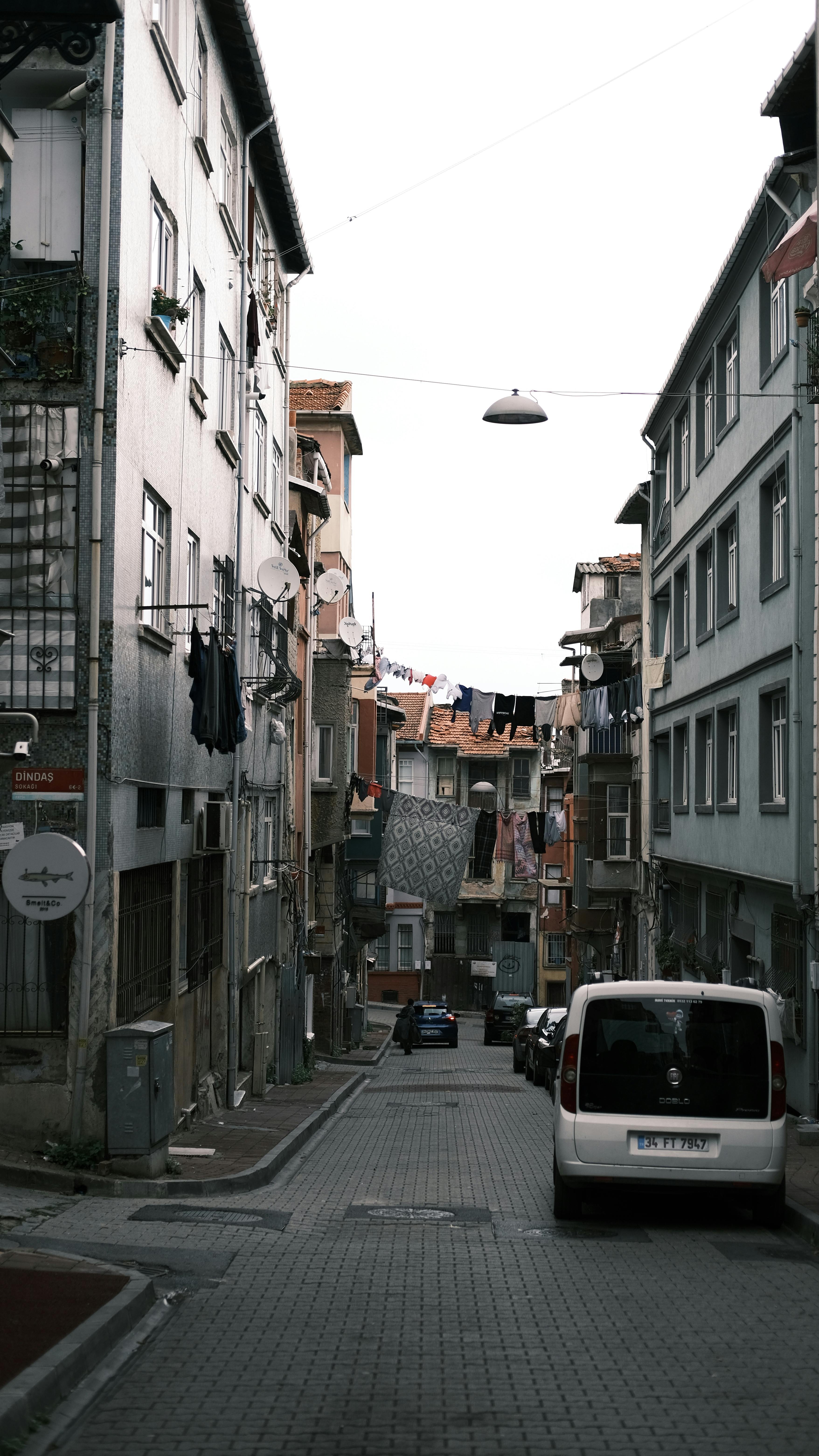 Narrow street with buildings at night city · Free Stock Photo