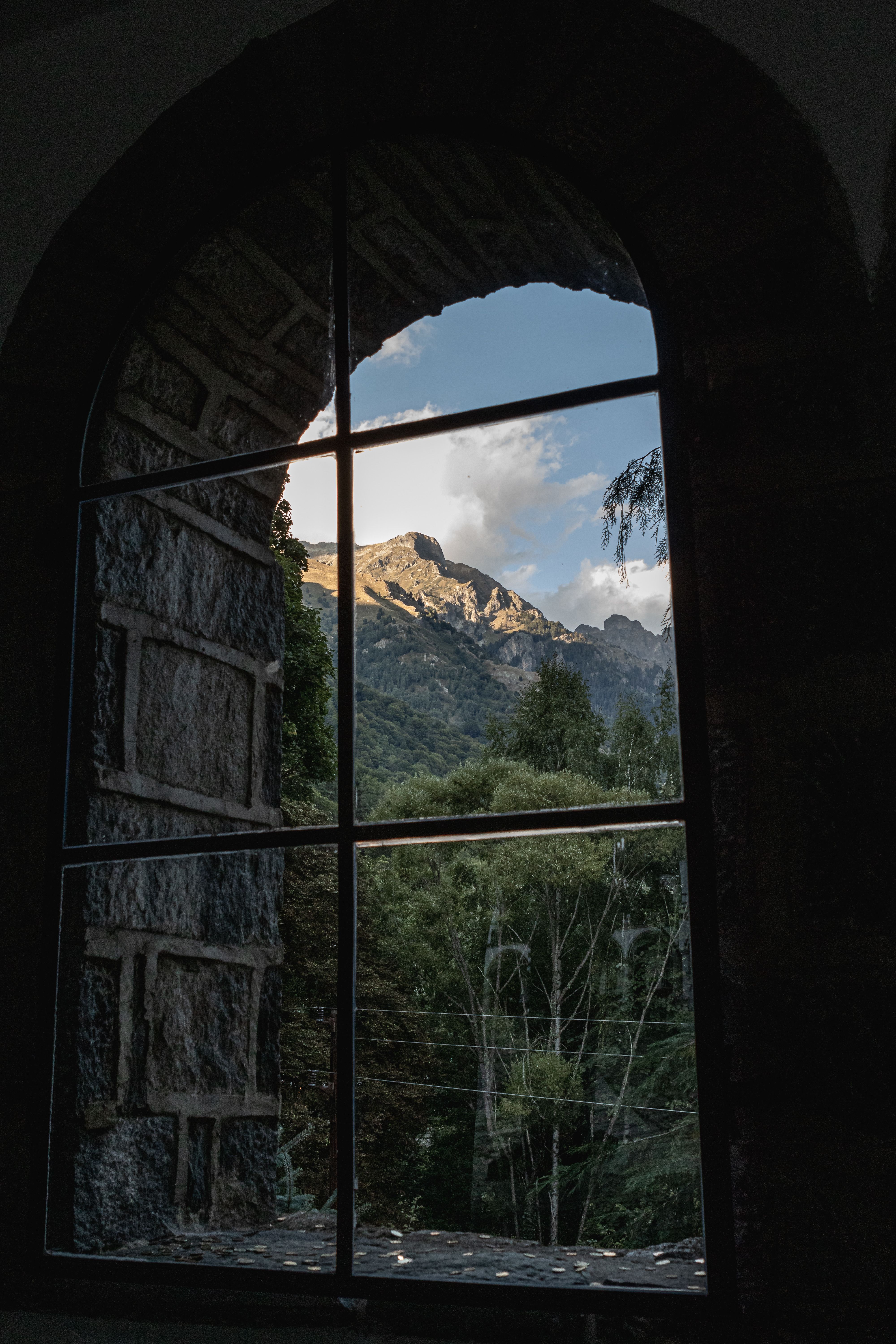 Window View of Mountains and Green Trees · Free Stock Photo
