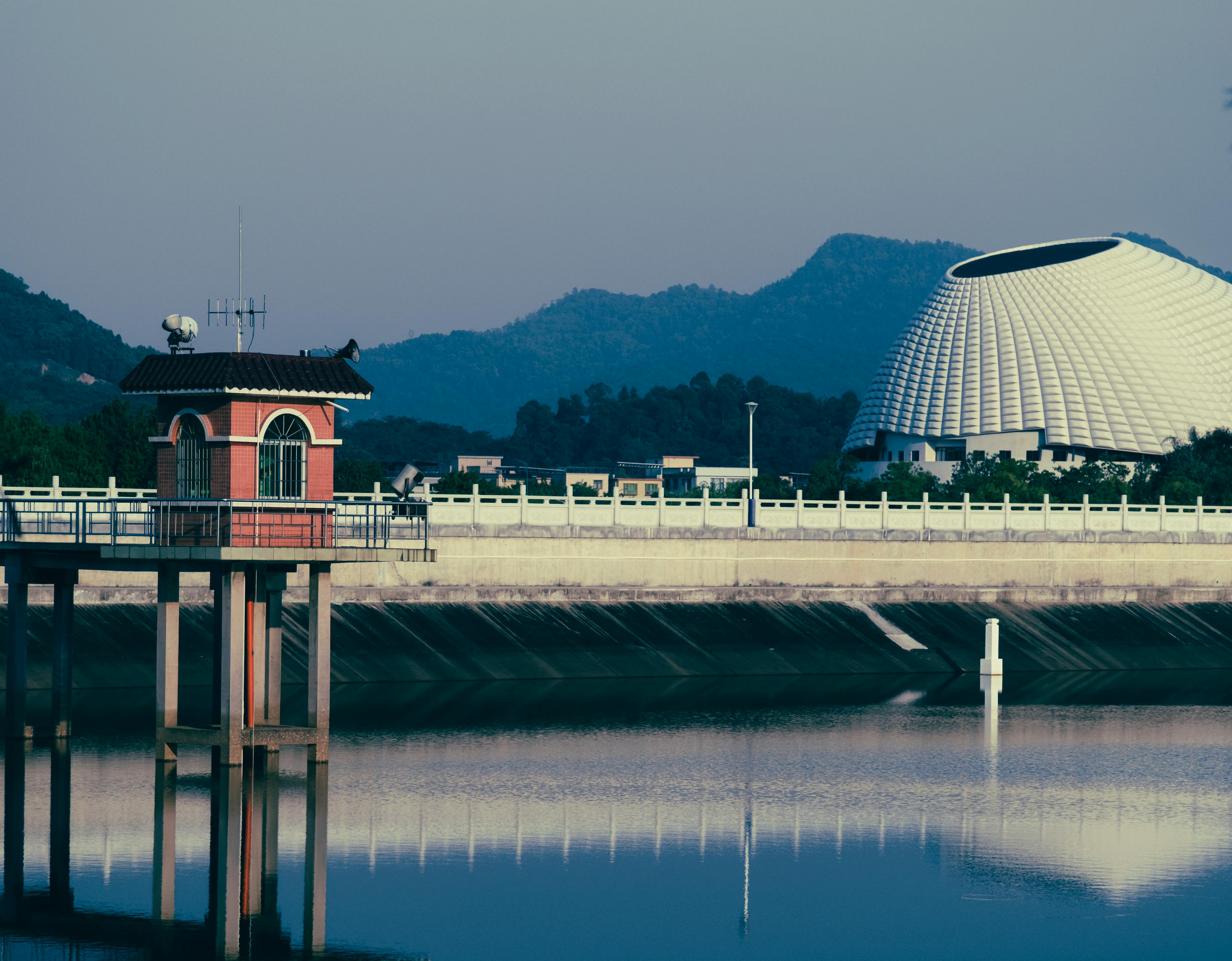 Platform and Dam on River · Free Stock Photo