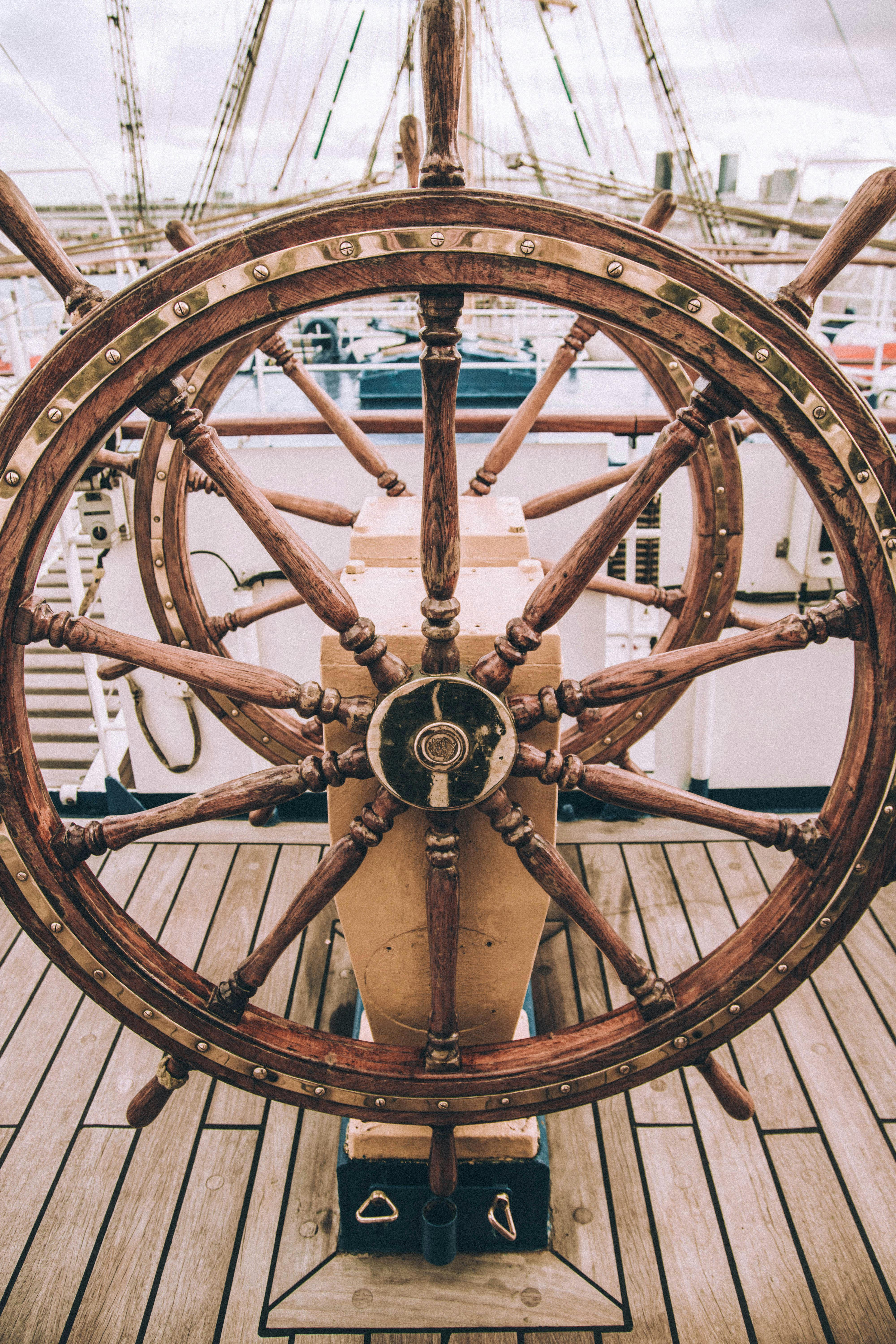 Wooden steerable wheel of sailing ship · Free Stock Photo