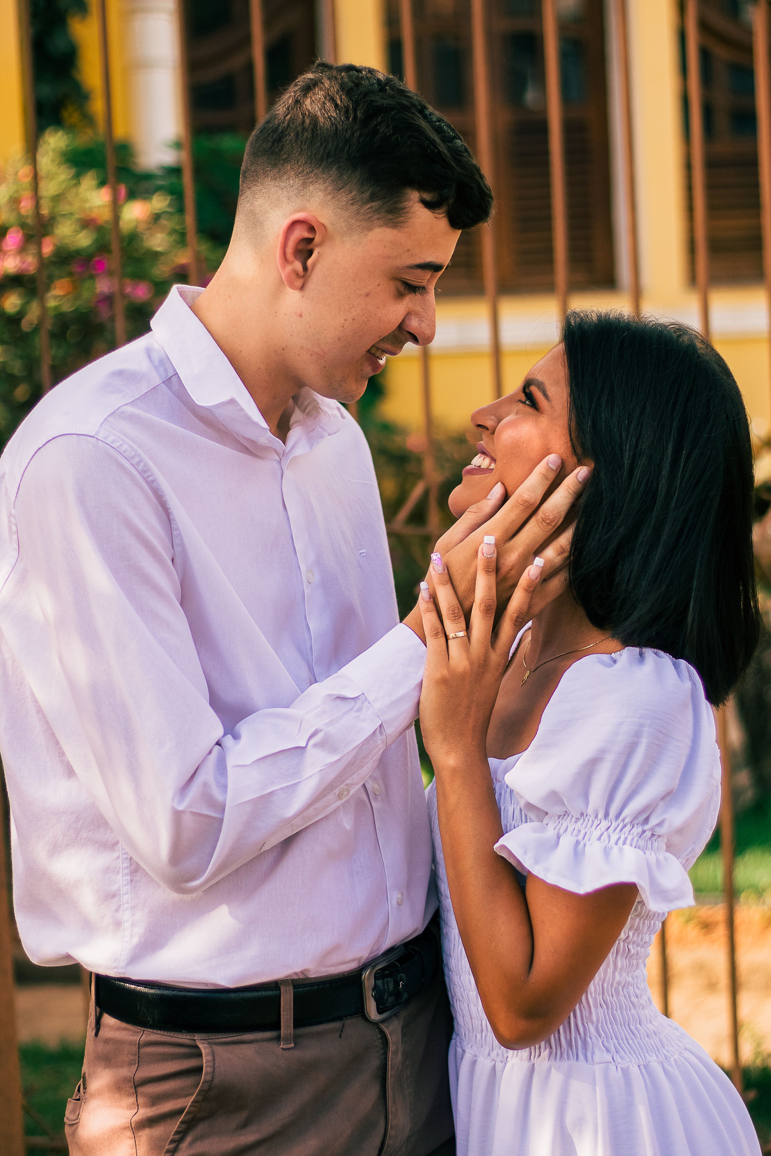 Face to Face of a Romantic Couple · Free Stock Photo