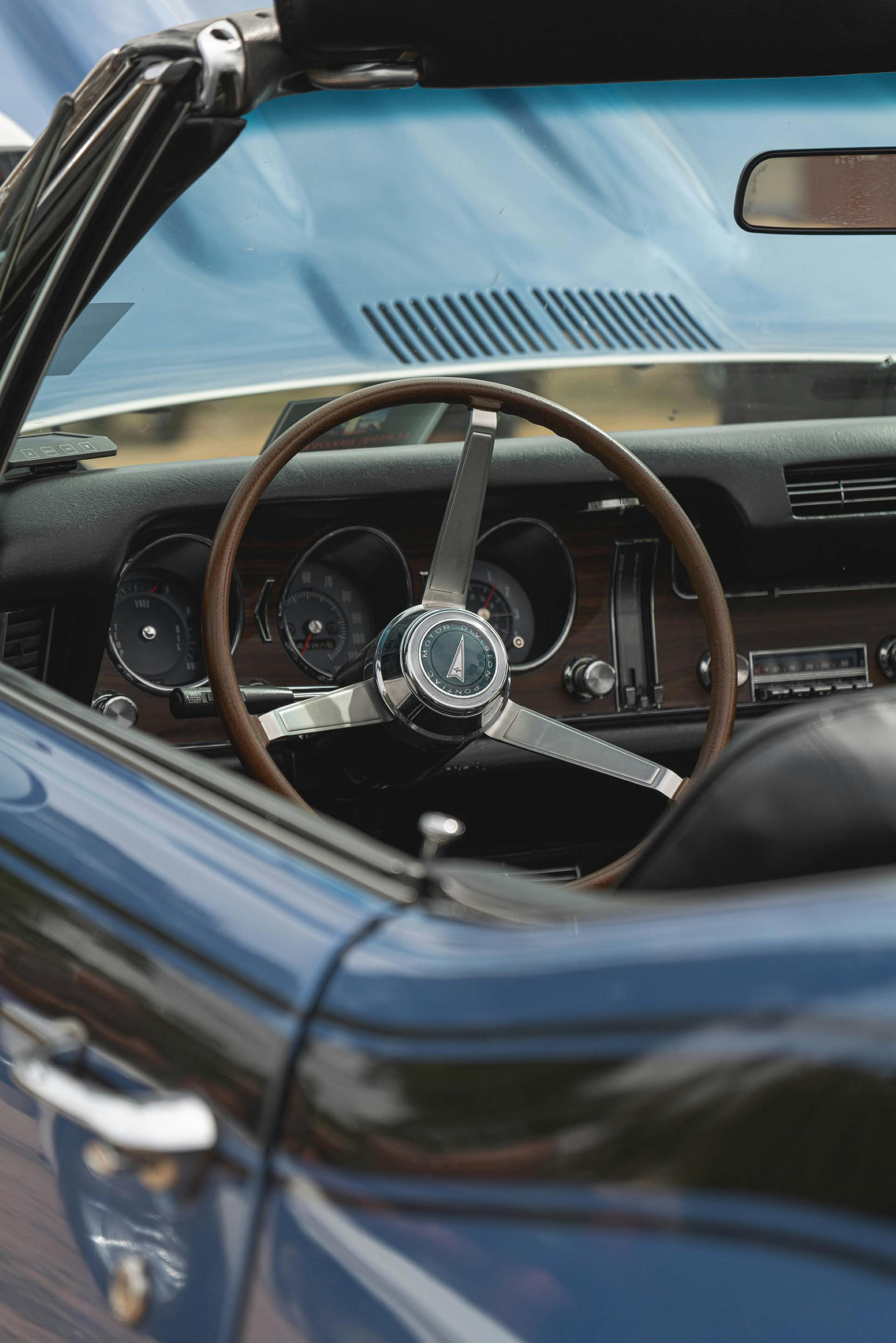 Steering Wheel in Ford Mustang · Free Stock Photo
