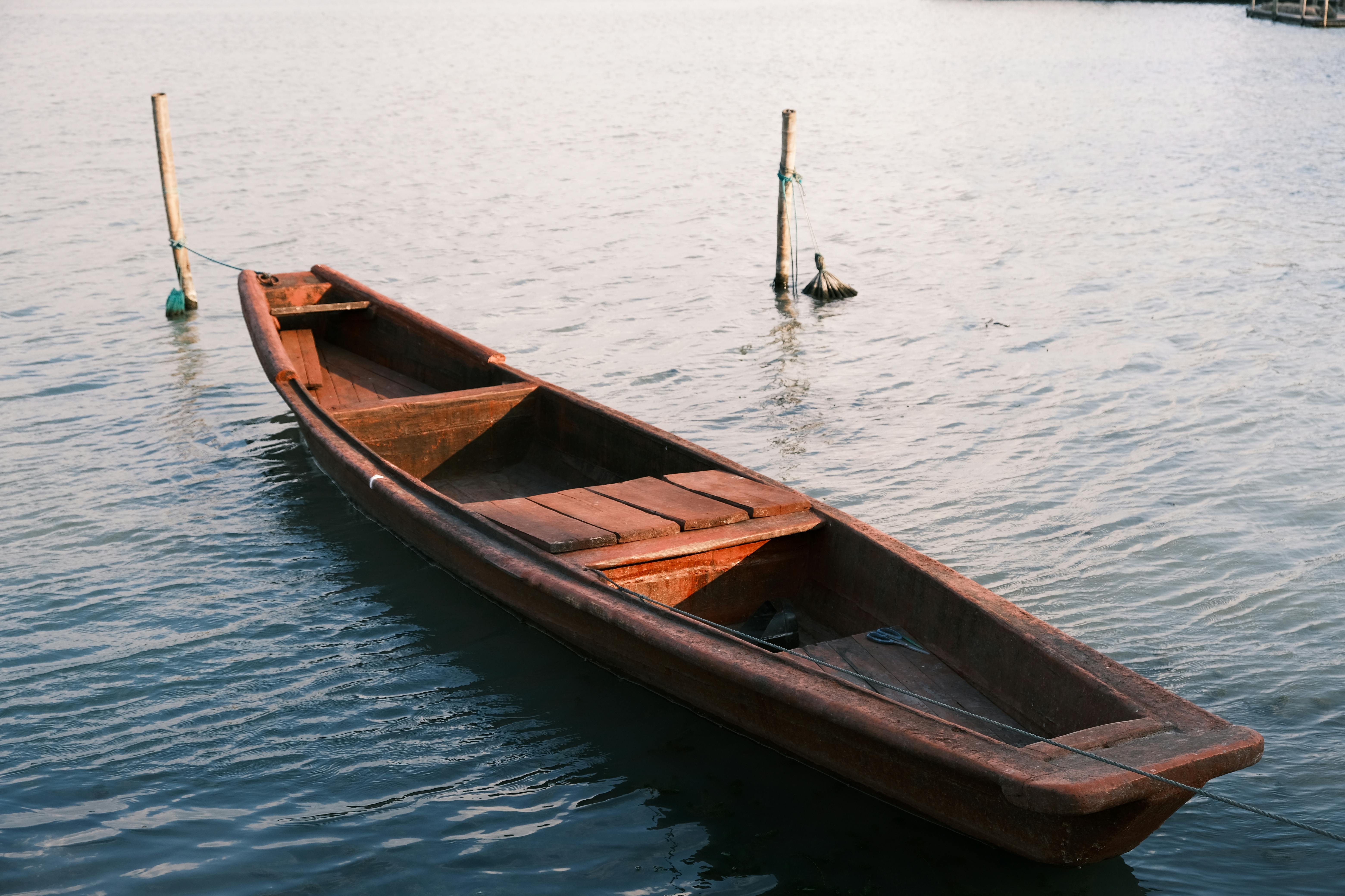 Wooden Boat Moored at a Lake Jetty in L’Albufera Natural Park, Spain ...
