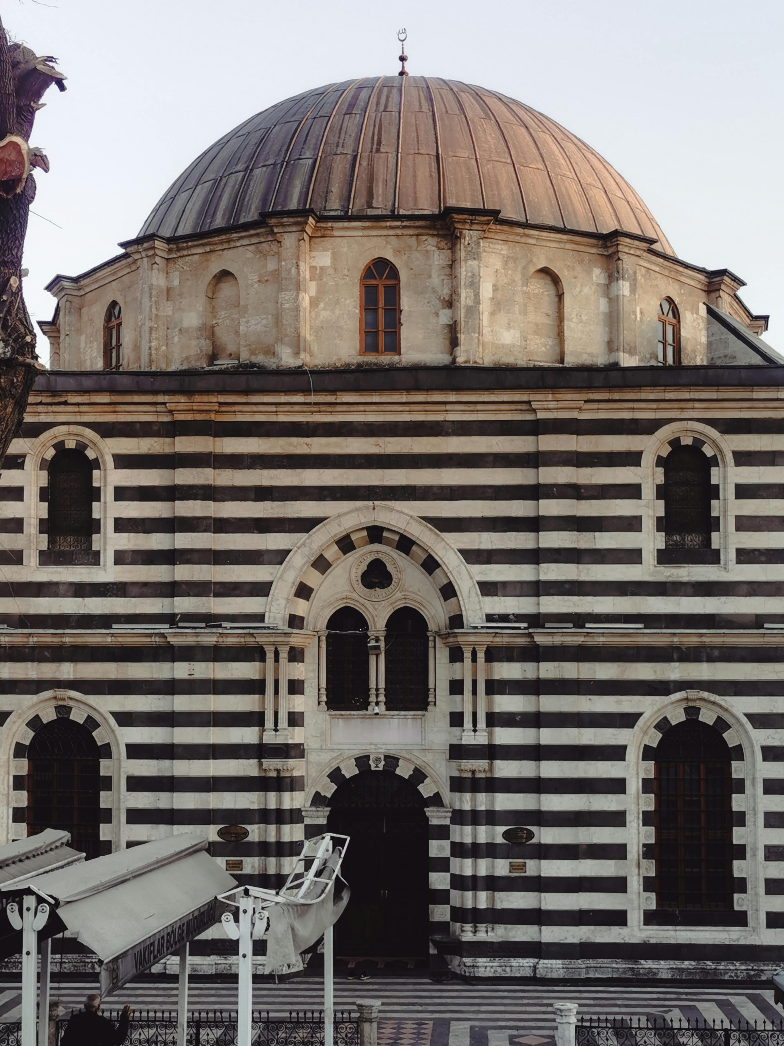 White Building · Free Stock Photo