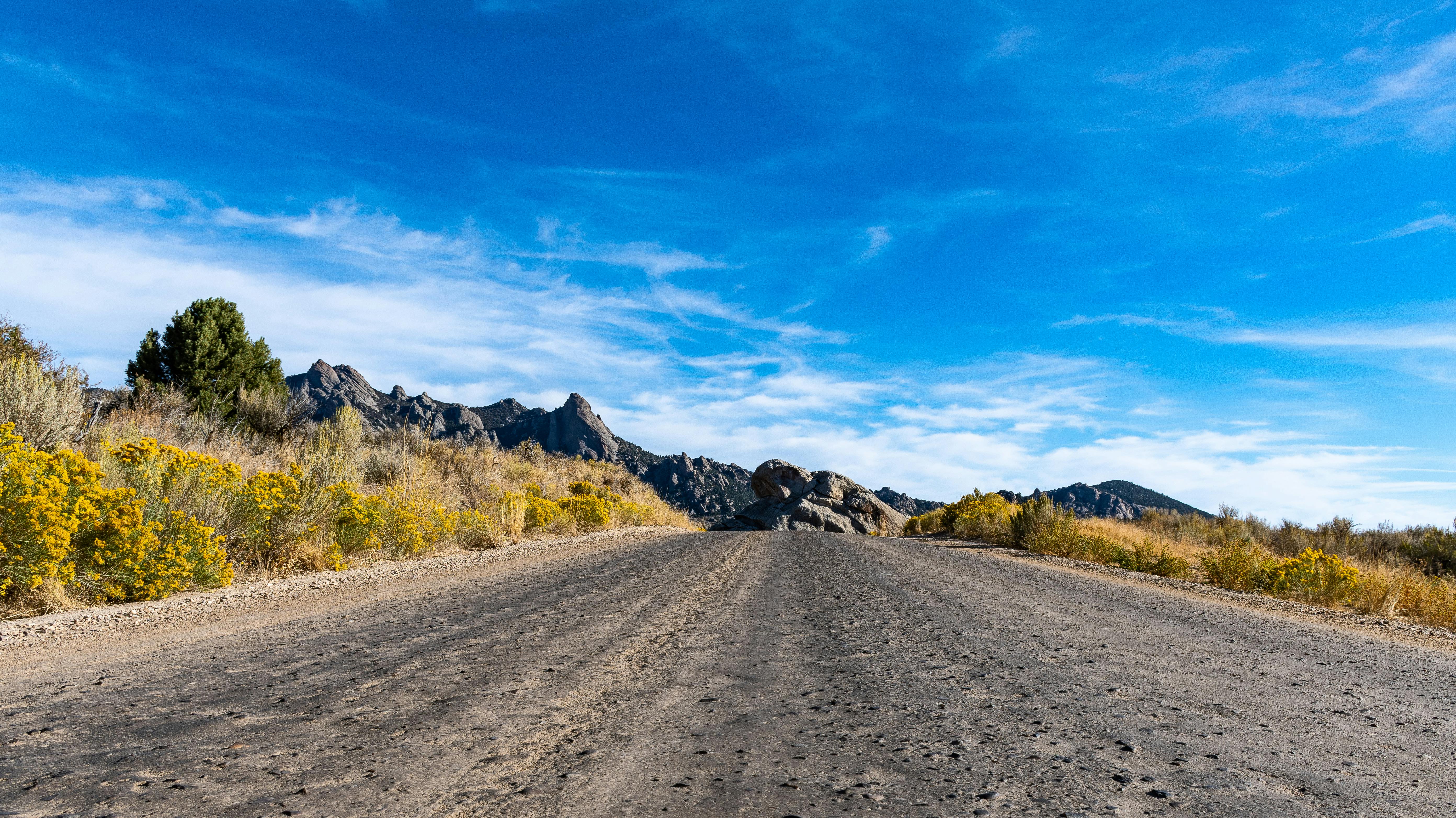 Gray Concrete Road · Free Stock Photo