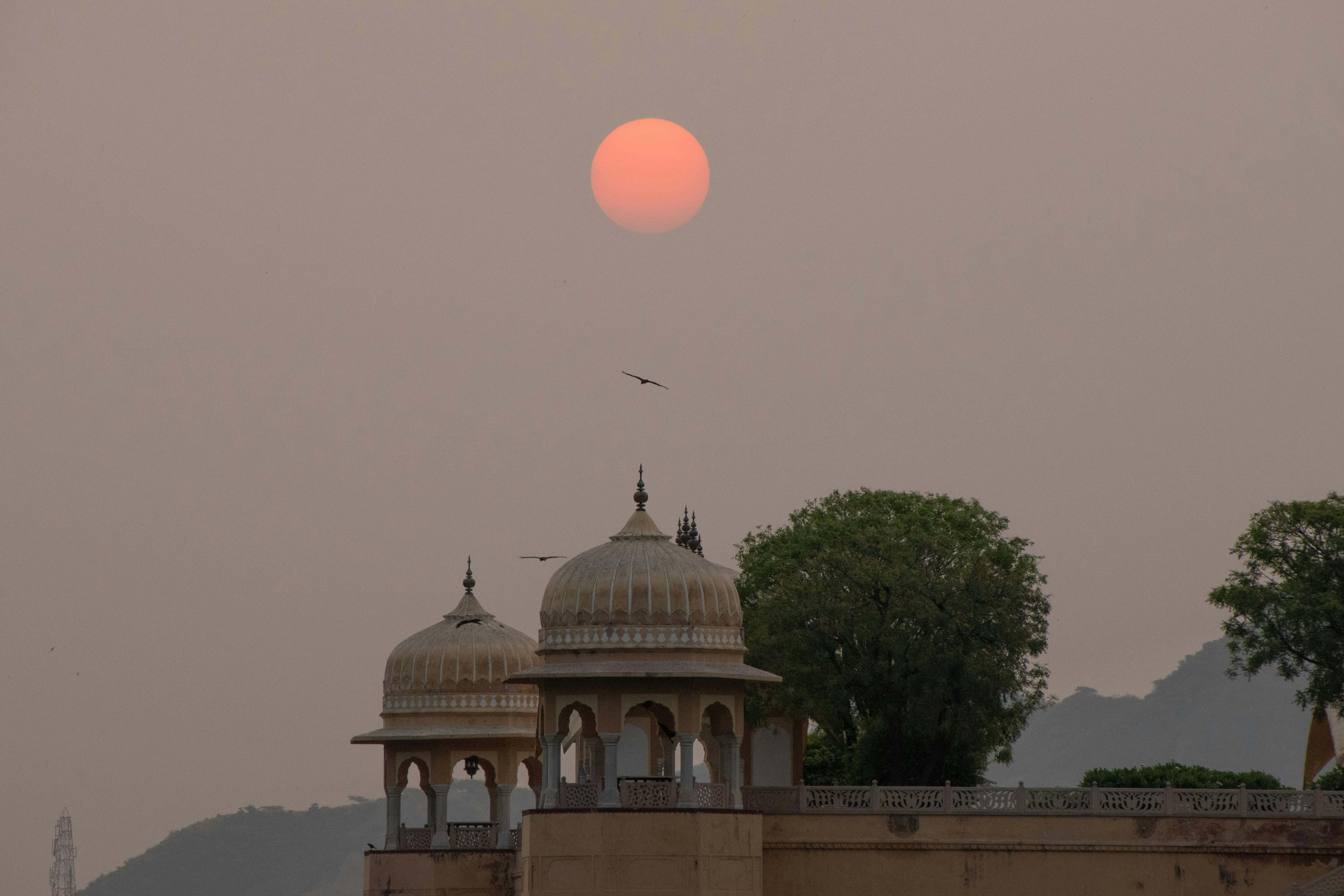 Red Sun over Domes of Palace in Jaipur · Free Stock Photo