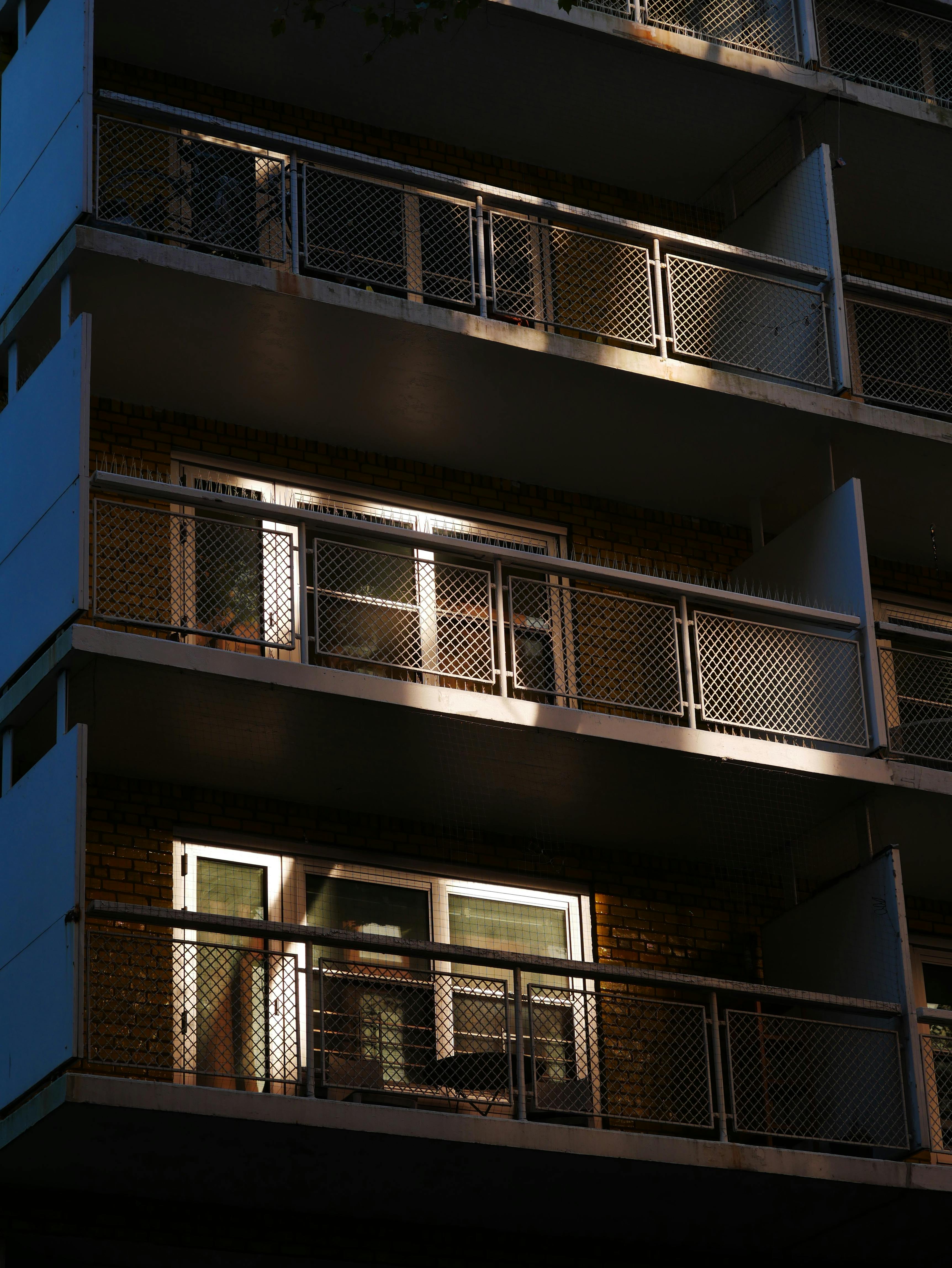 Building Balconies at Night · Free Stock Photo