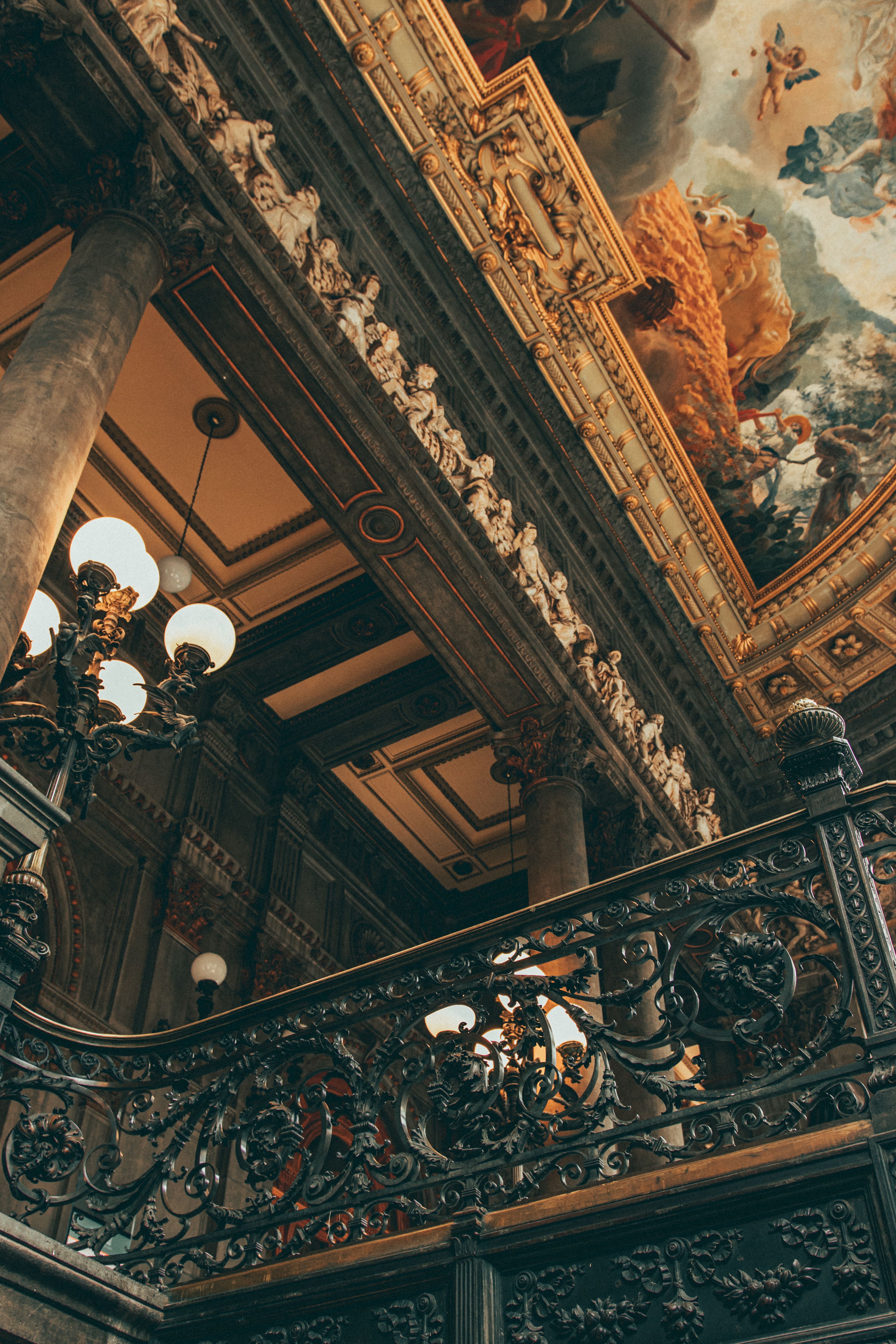 Building Interior with Ornate Design · Free Stock Photo