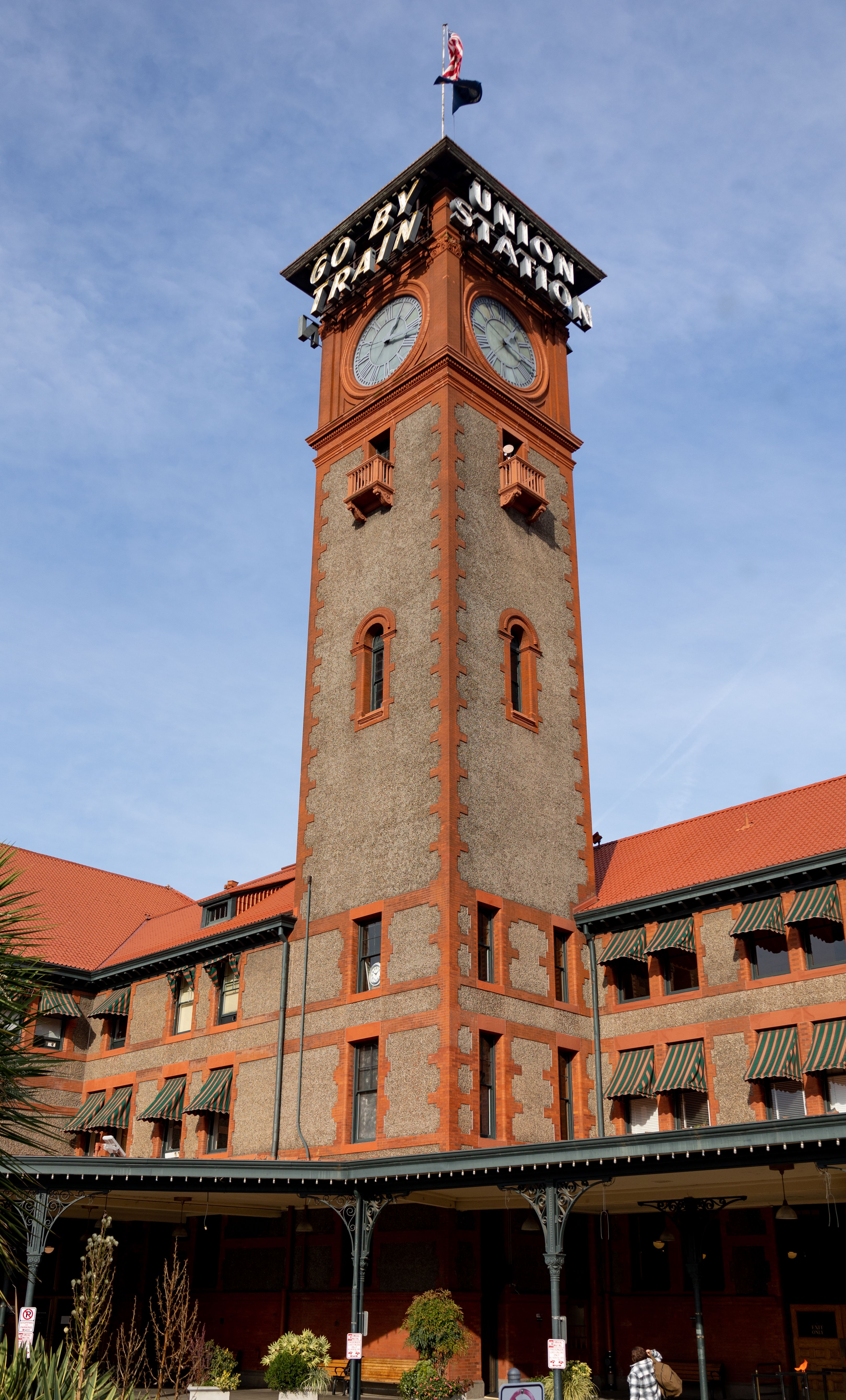 Clock Tower Facade · Free Stock Photo
