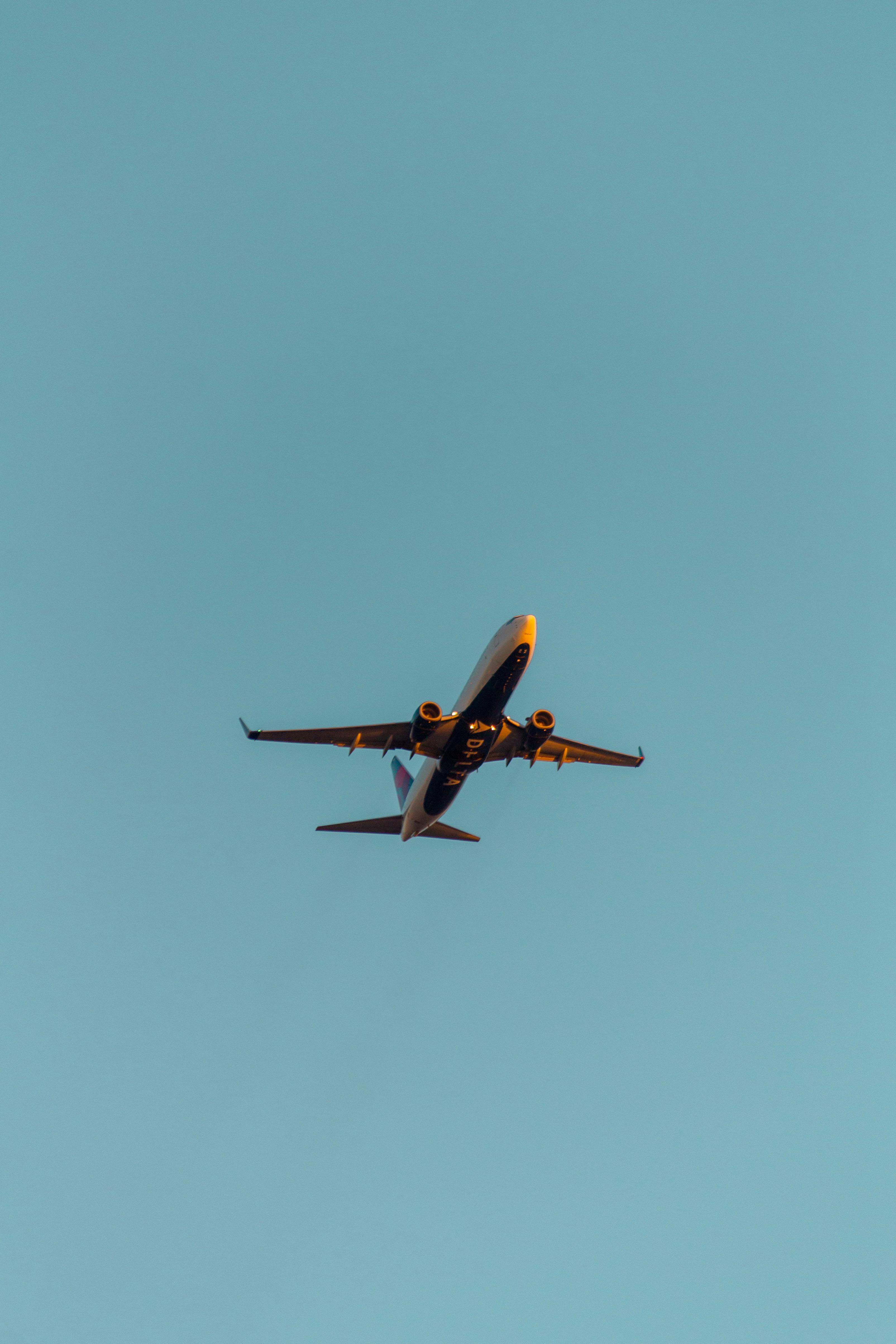 Plane on Sky · Free Stock Photo