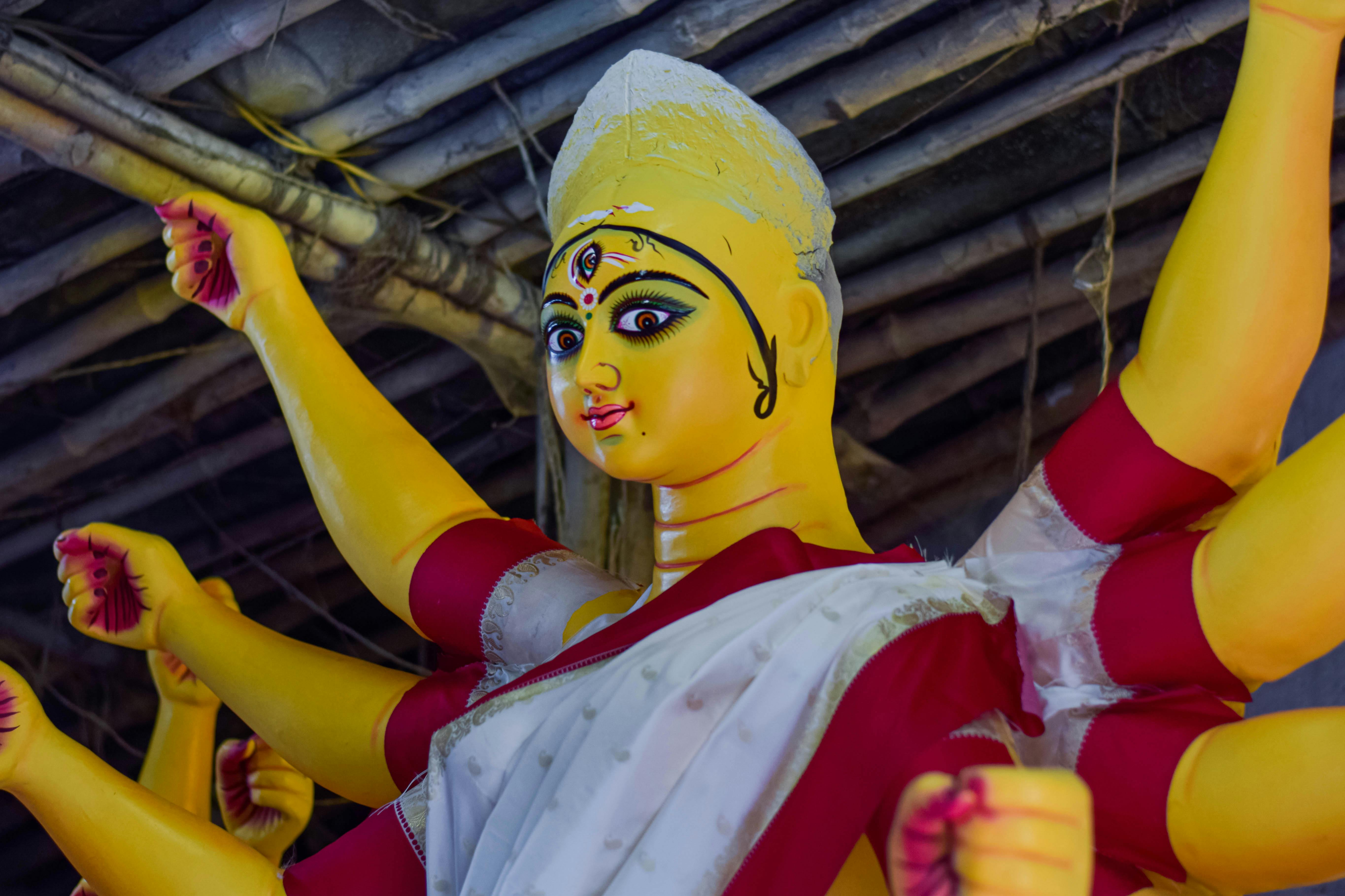 Yellow Gurda Statue · Free Stock Photo