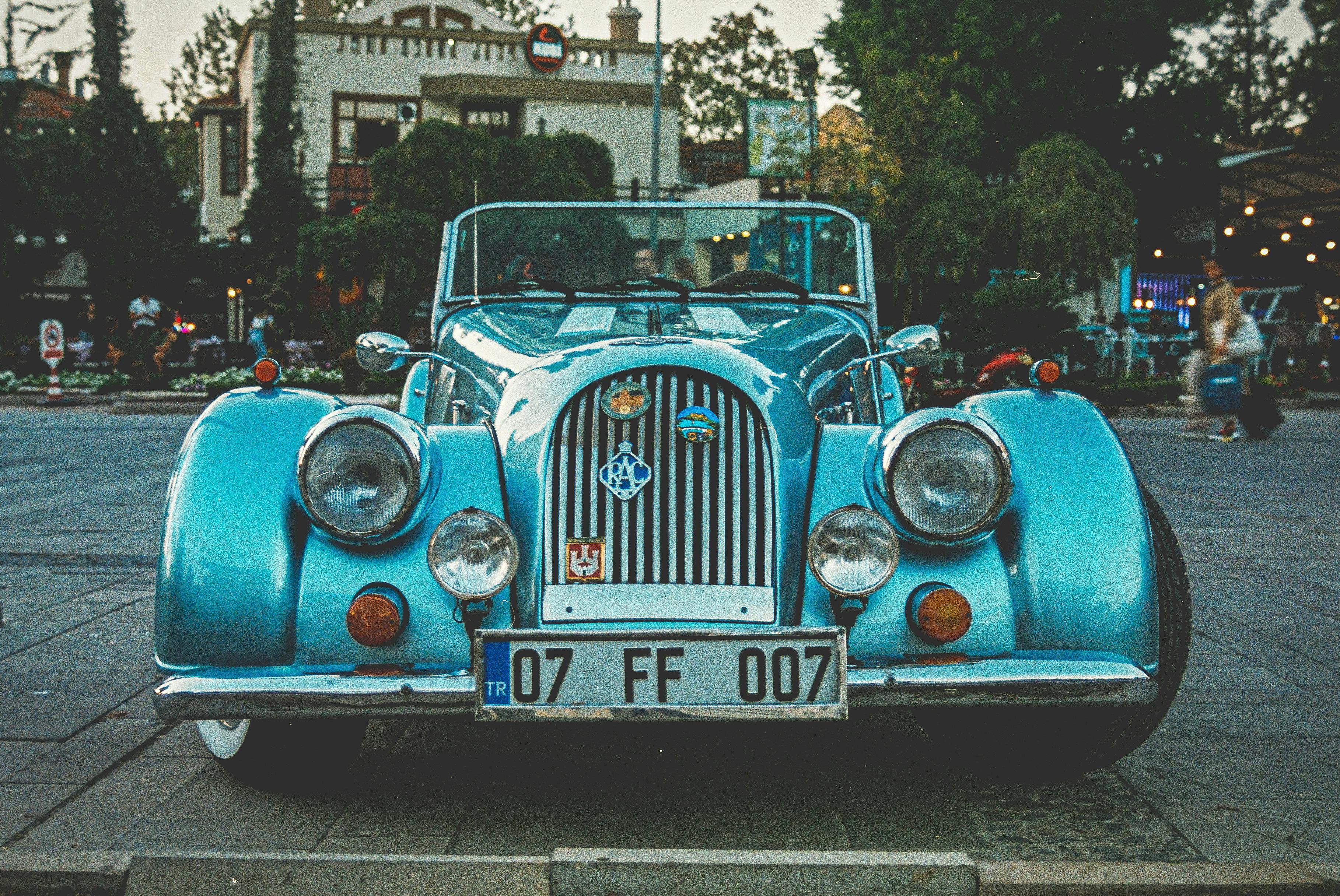 Front of a Blue Vintage Car · Free Stock Photo