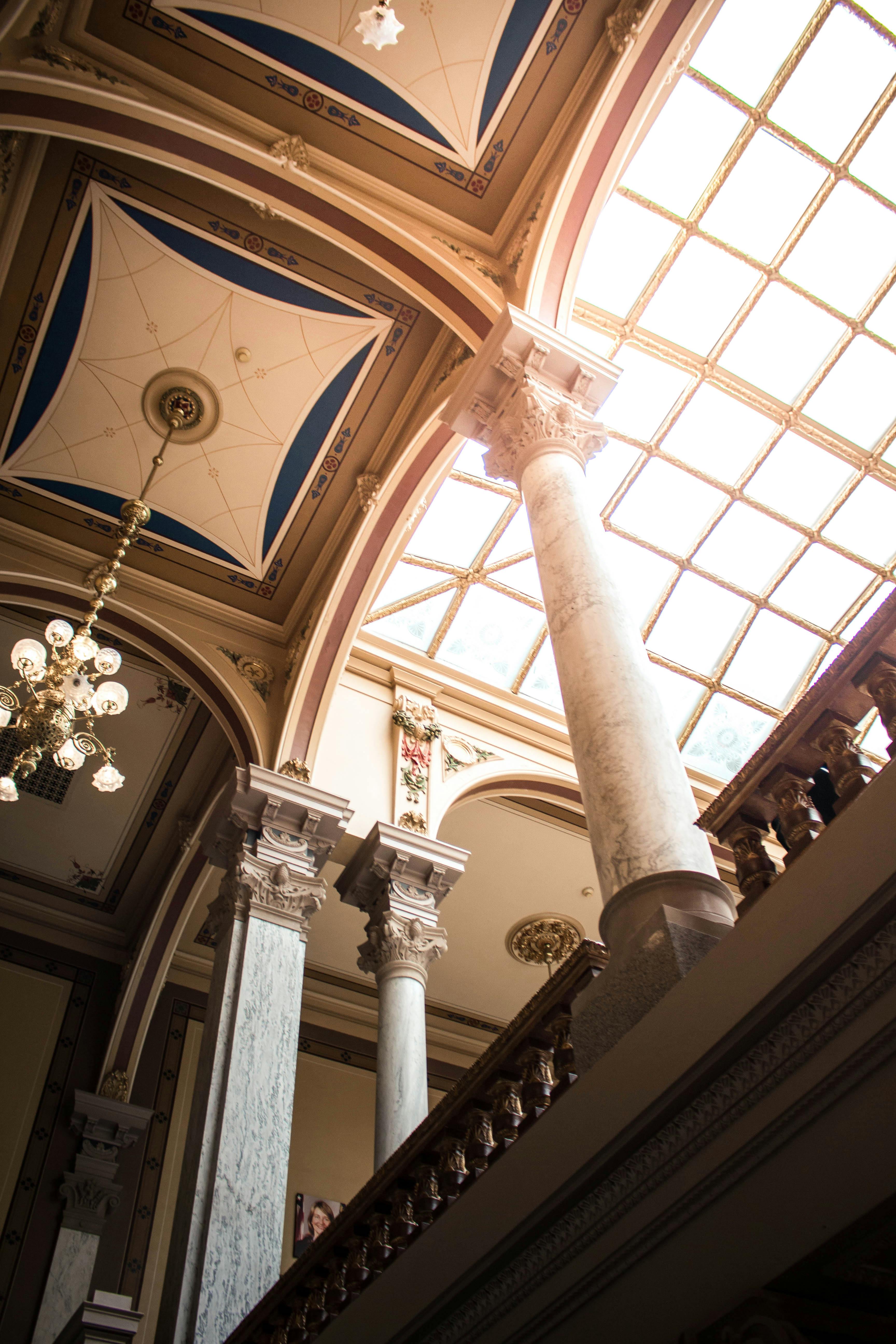 Inside the Indiana State House in Indianapolis Modern Architectural ...