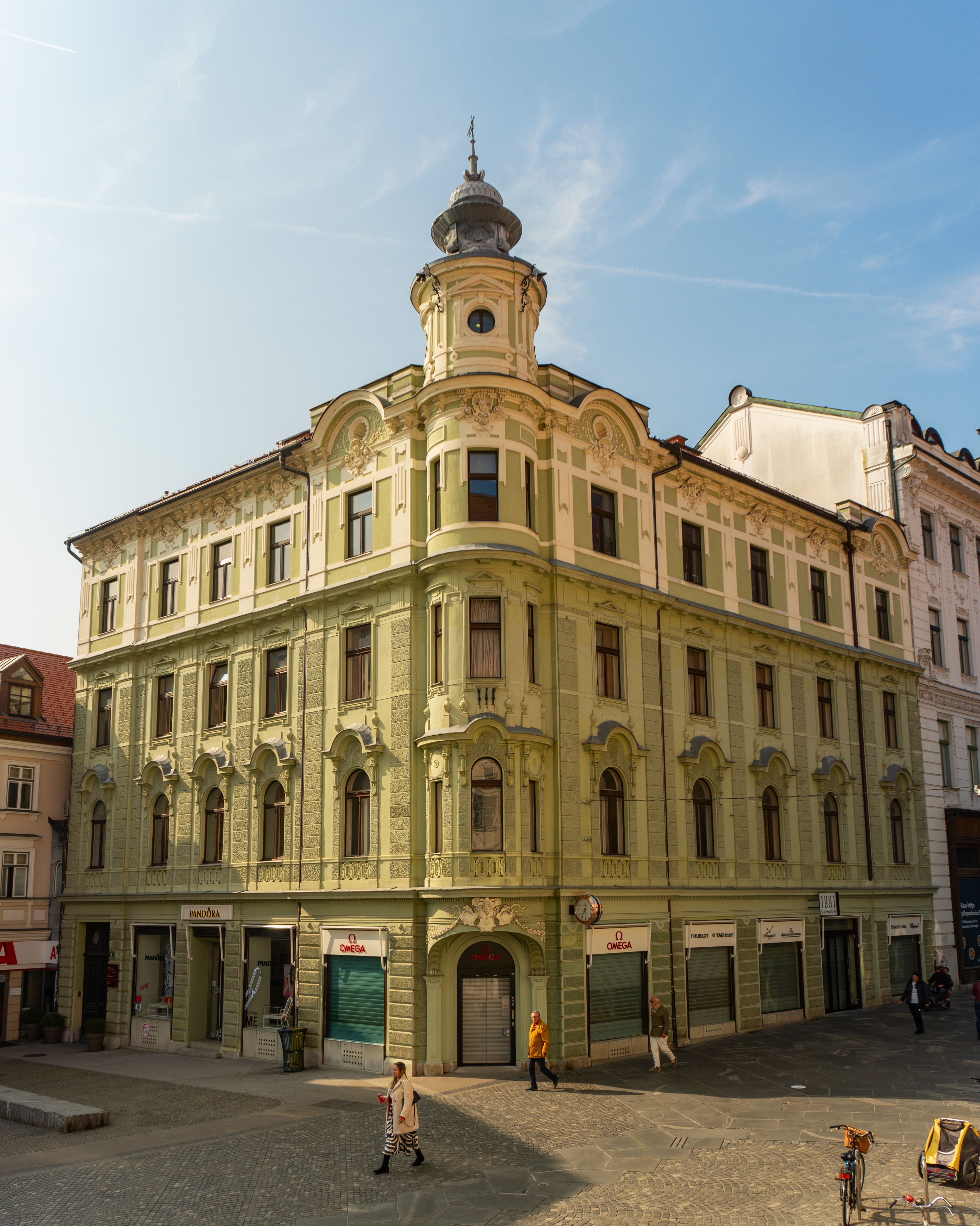 Exterior of a Historic Building · Free Stock Photo