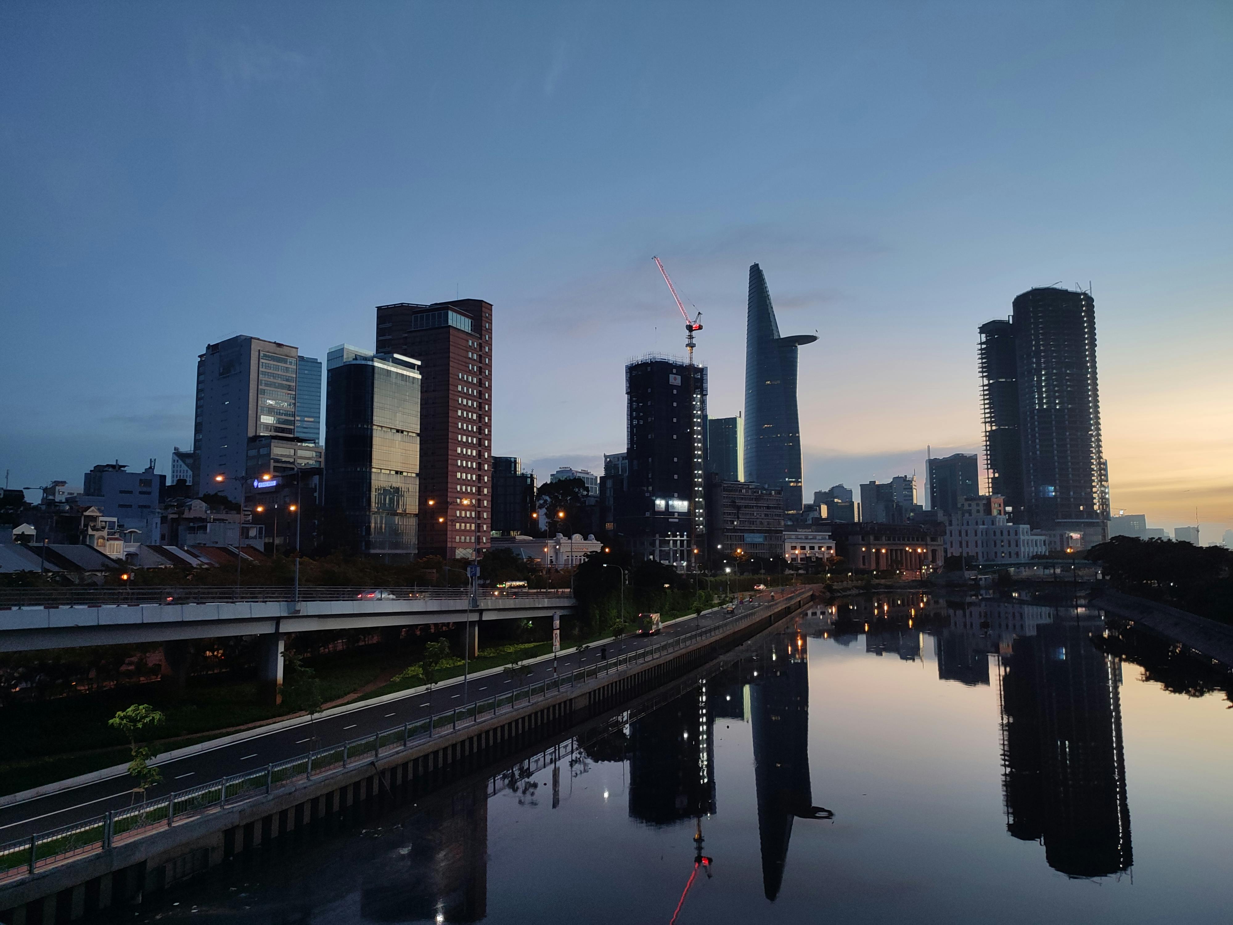 High Rise Building Near the Body of Water Photo · Free Stock Photo