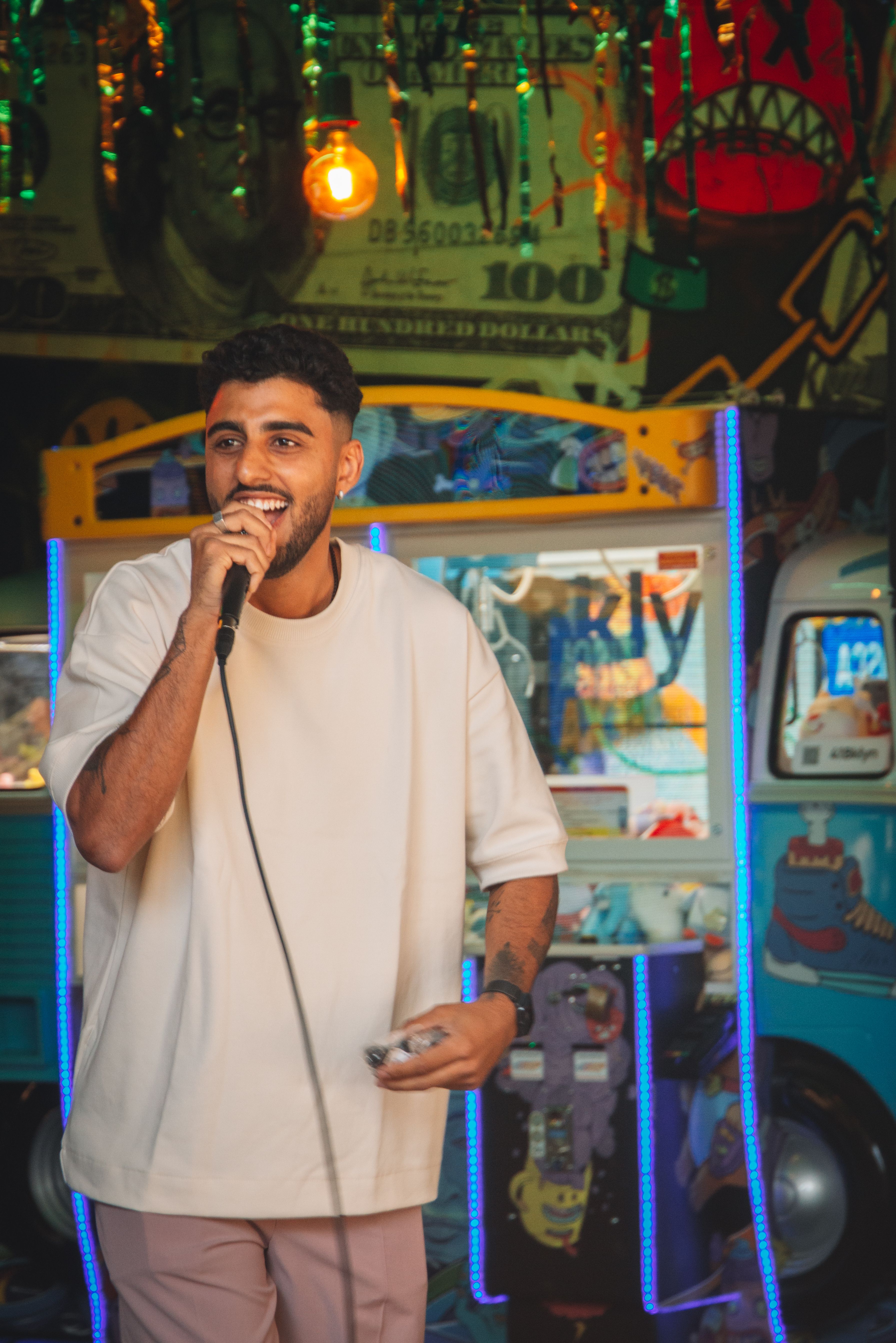 Man in White Crew Neck T-shirt Holding Microphone · Free Stock Photo