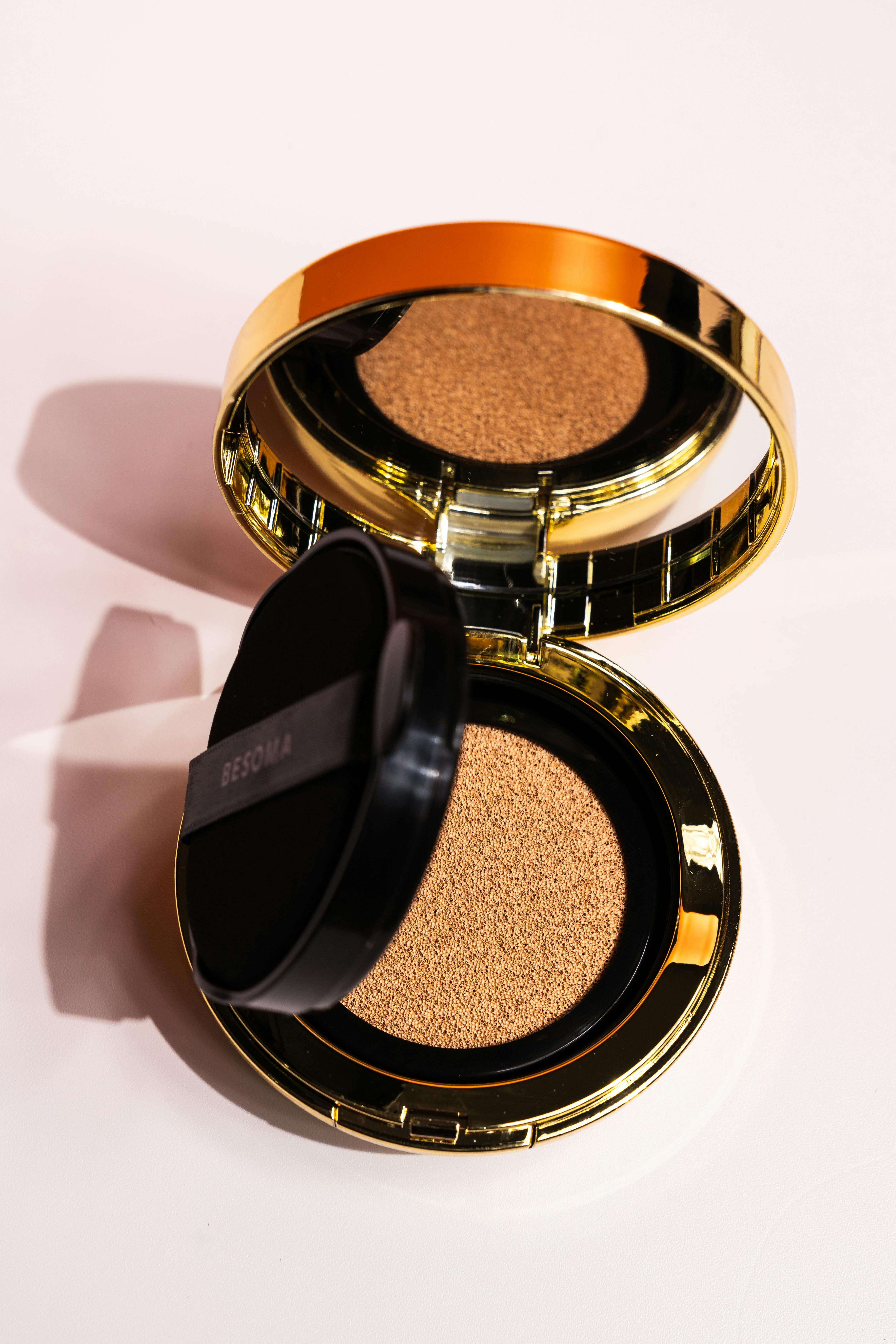 Golden Cosmetics Background Photos, Download The BEST Free Golden ...