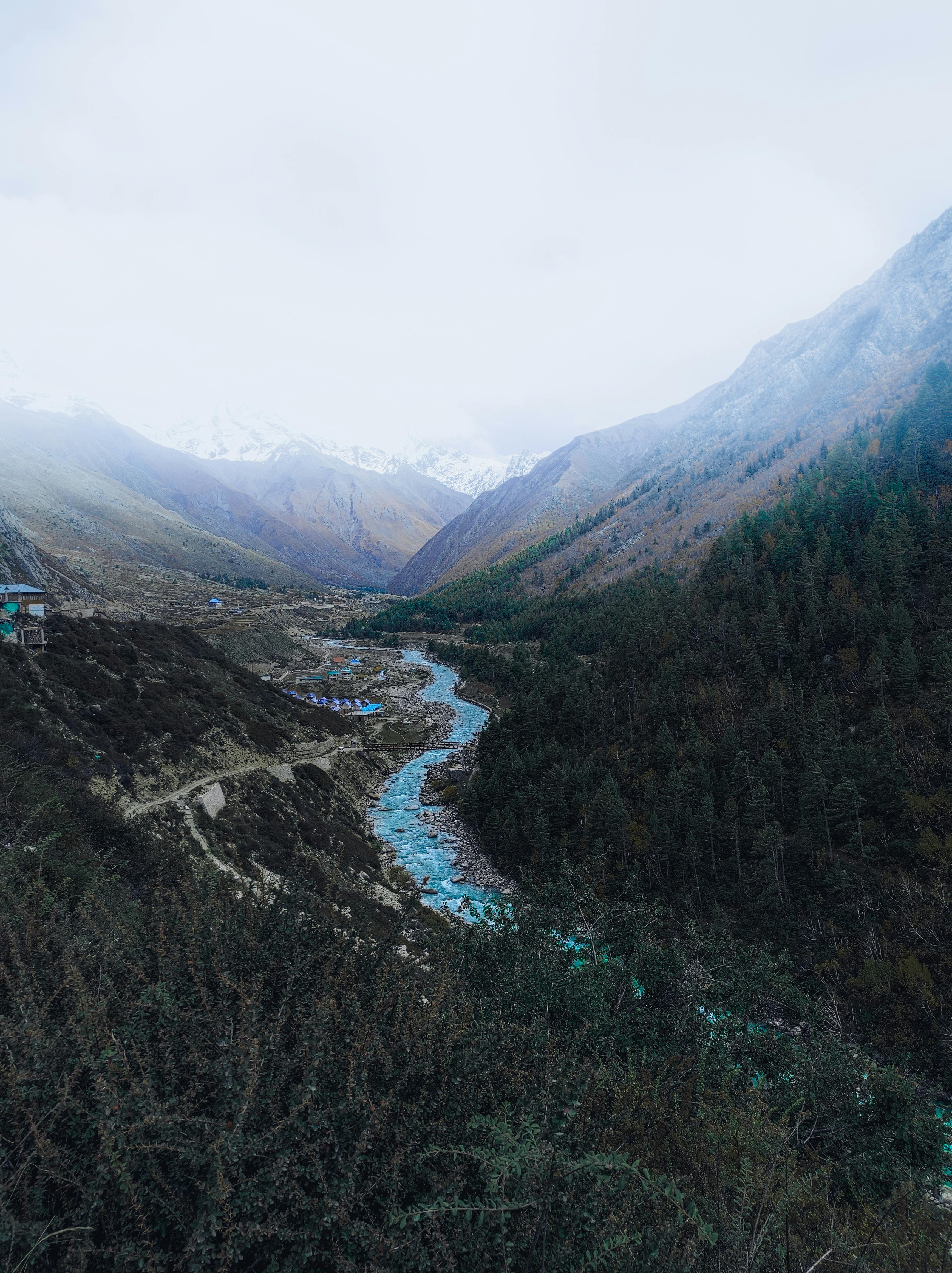Mountains around a Body of Water · Free Stock Photo