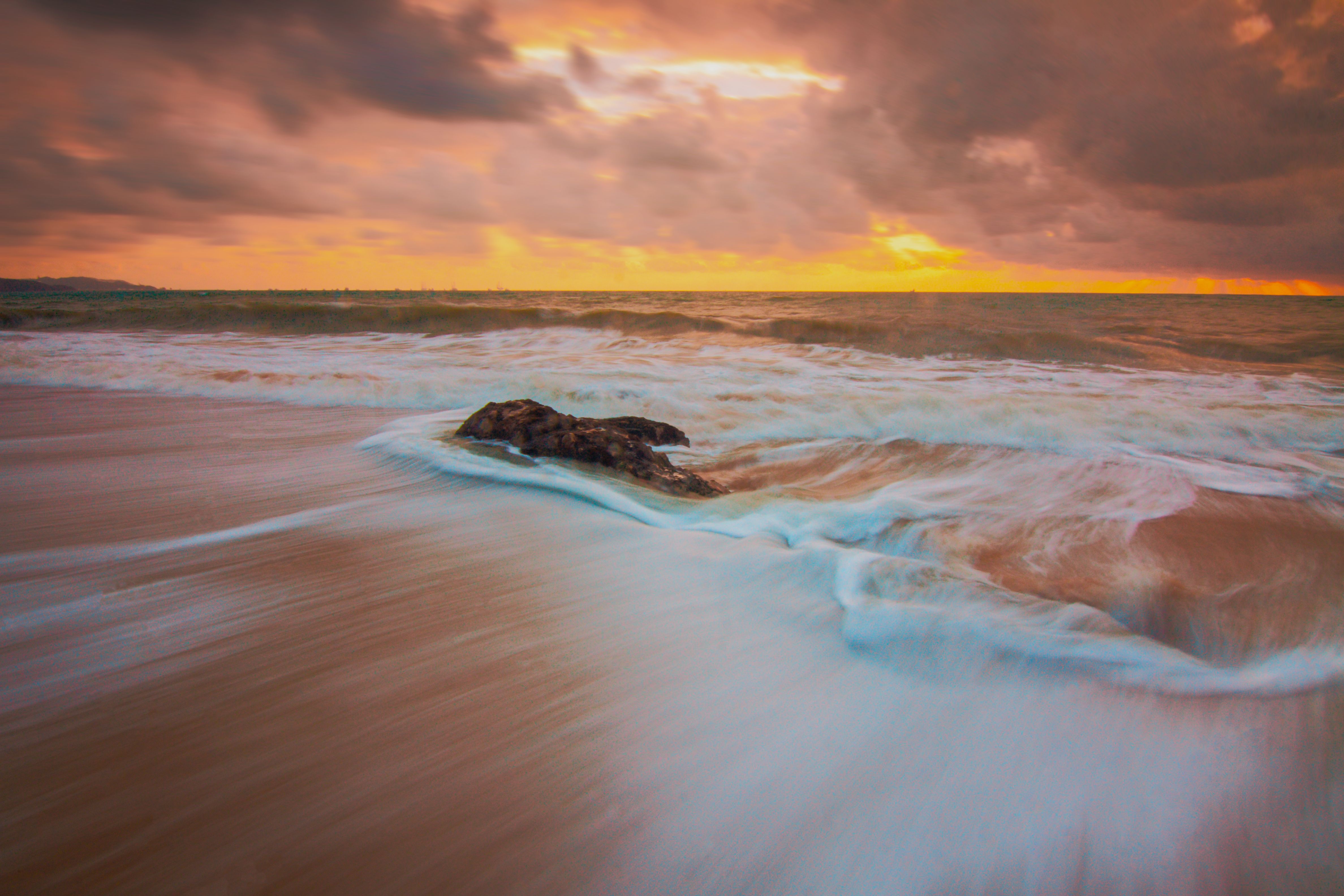 Long Exposure Photo of Waves Crashing the Shore · Free Stock Photo