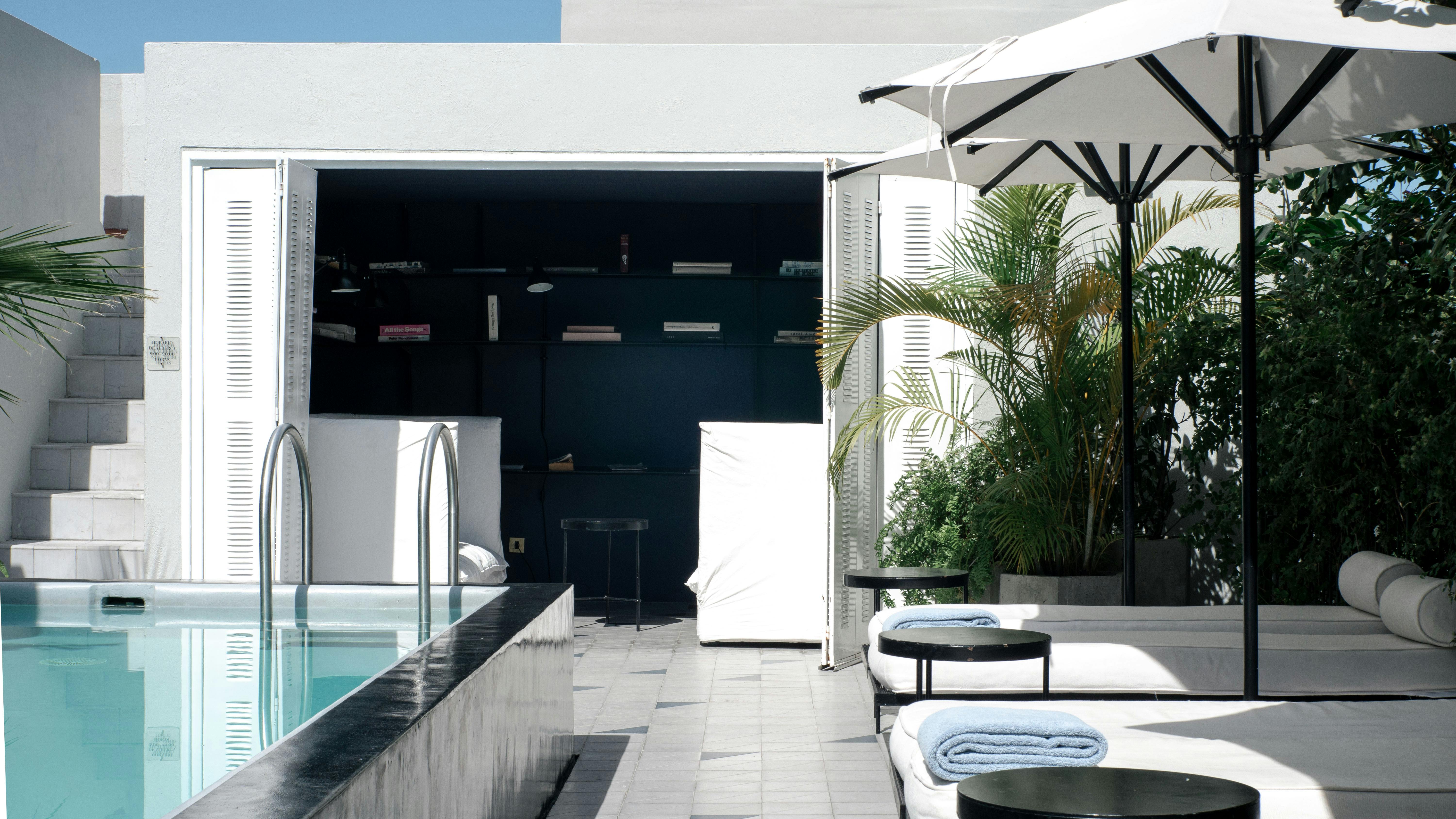 Swimming Pool · Free Stock Photo