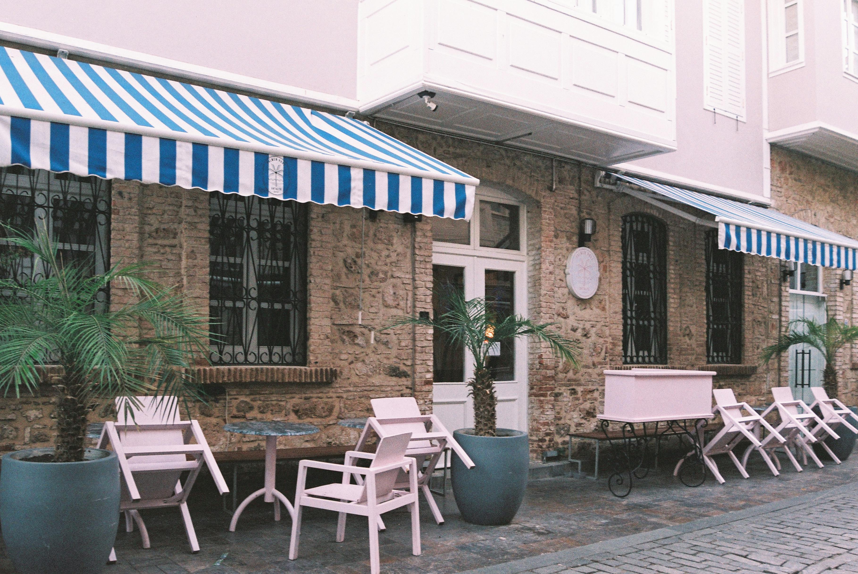 Closed Cafe Photos, Download The BEST Free Closed Cafe Stock Photos ...