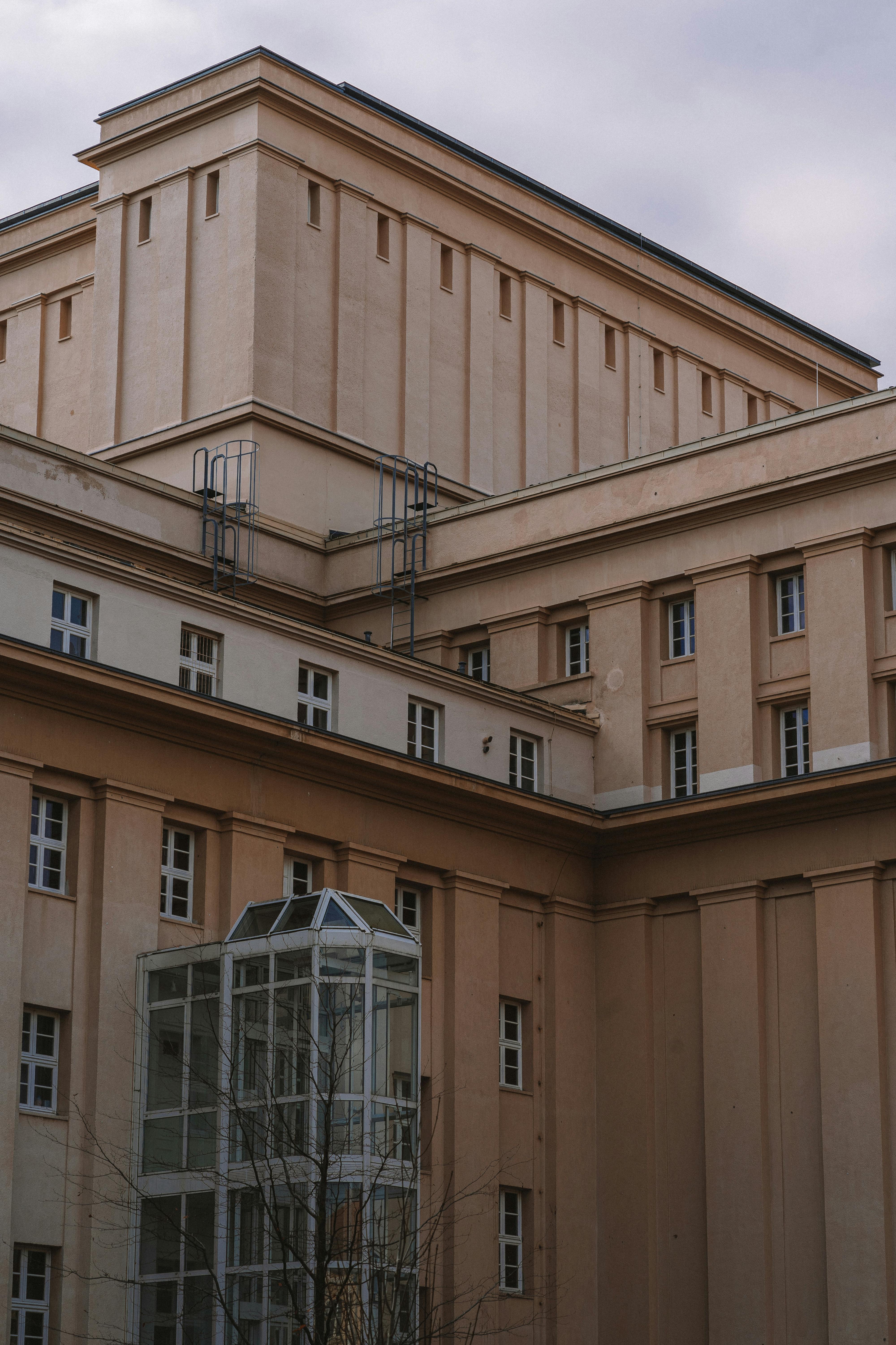Exterior of a Government Building · Free Stock Photo