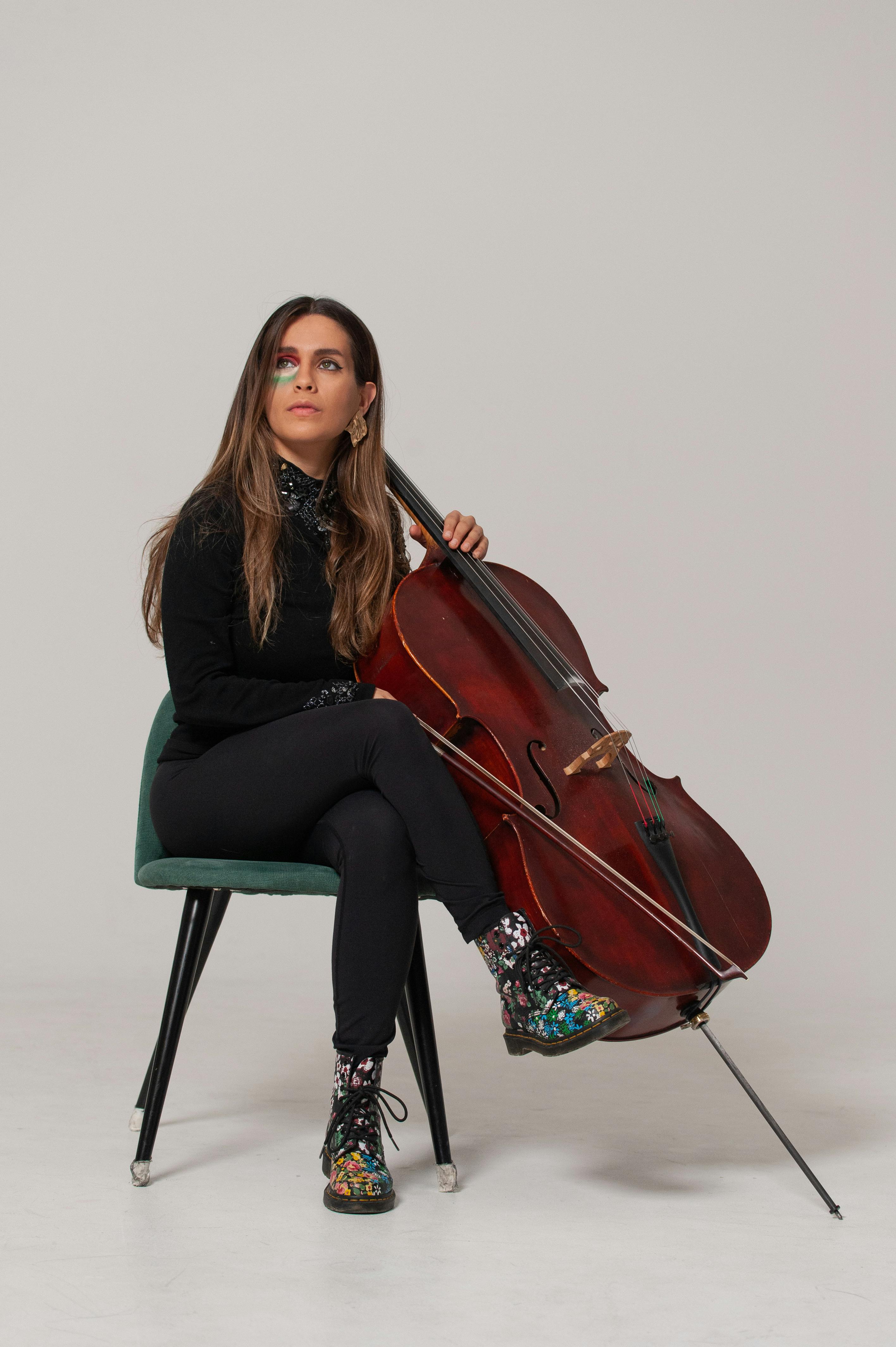 Music Pose Photos, Download The BEST Free Music Pose Stock Photos & HD ...