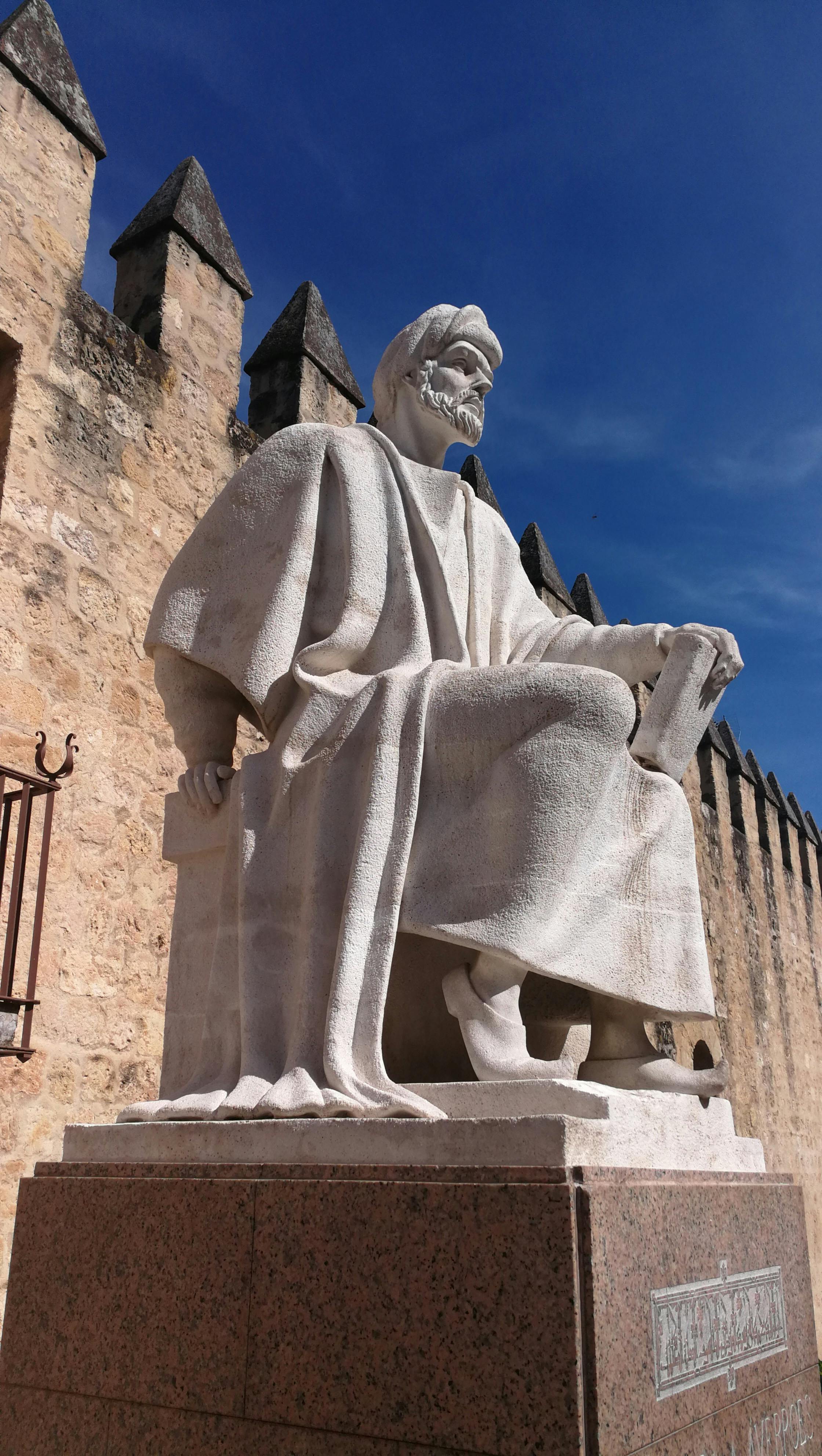 Statue of a Man · Free Stock Photo