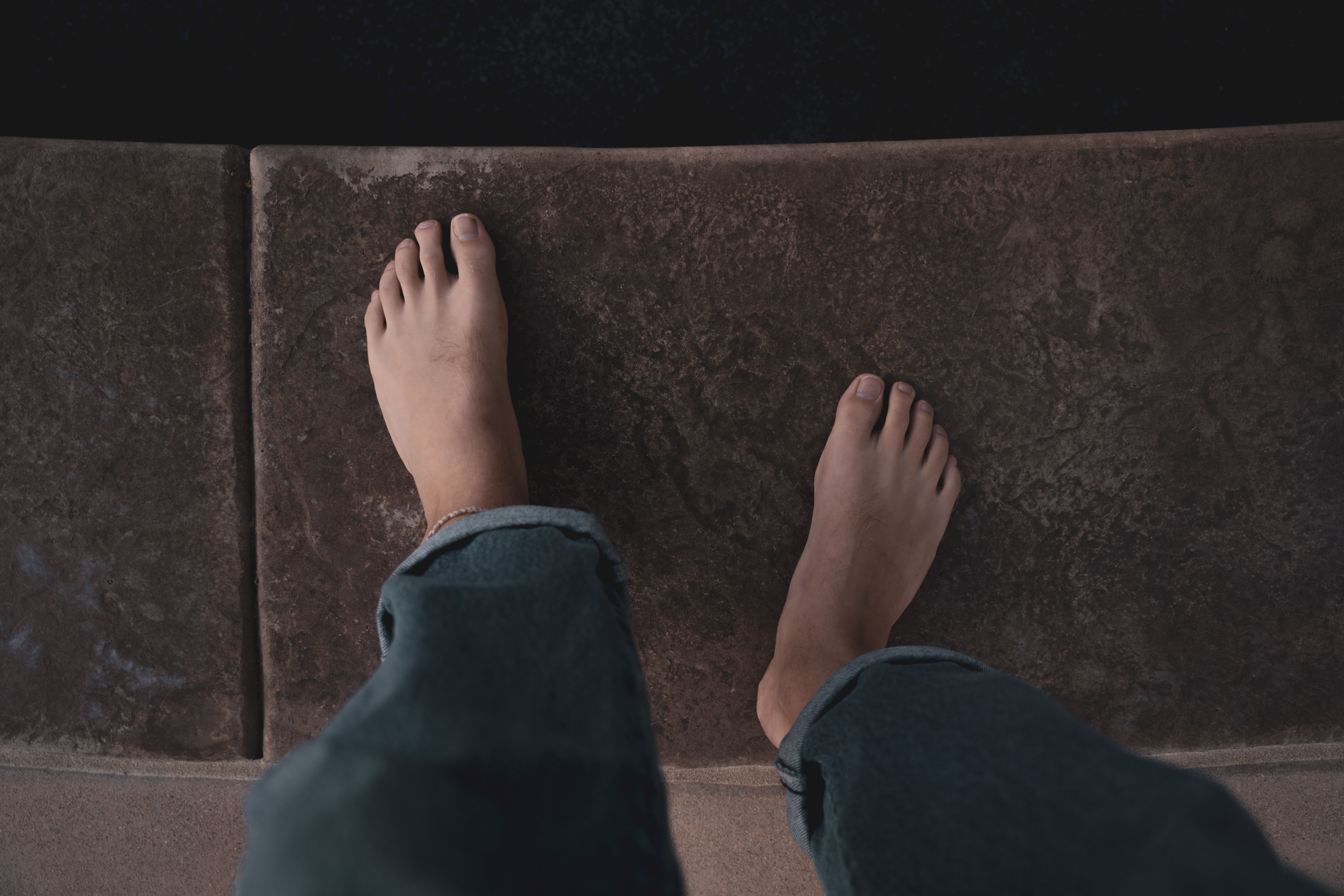 Looking At Feet Photos, Download The BEST Free Looking At Feet Stock ...