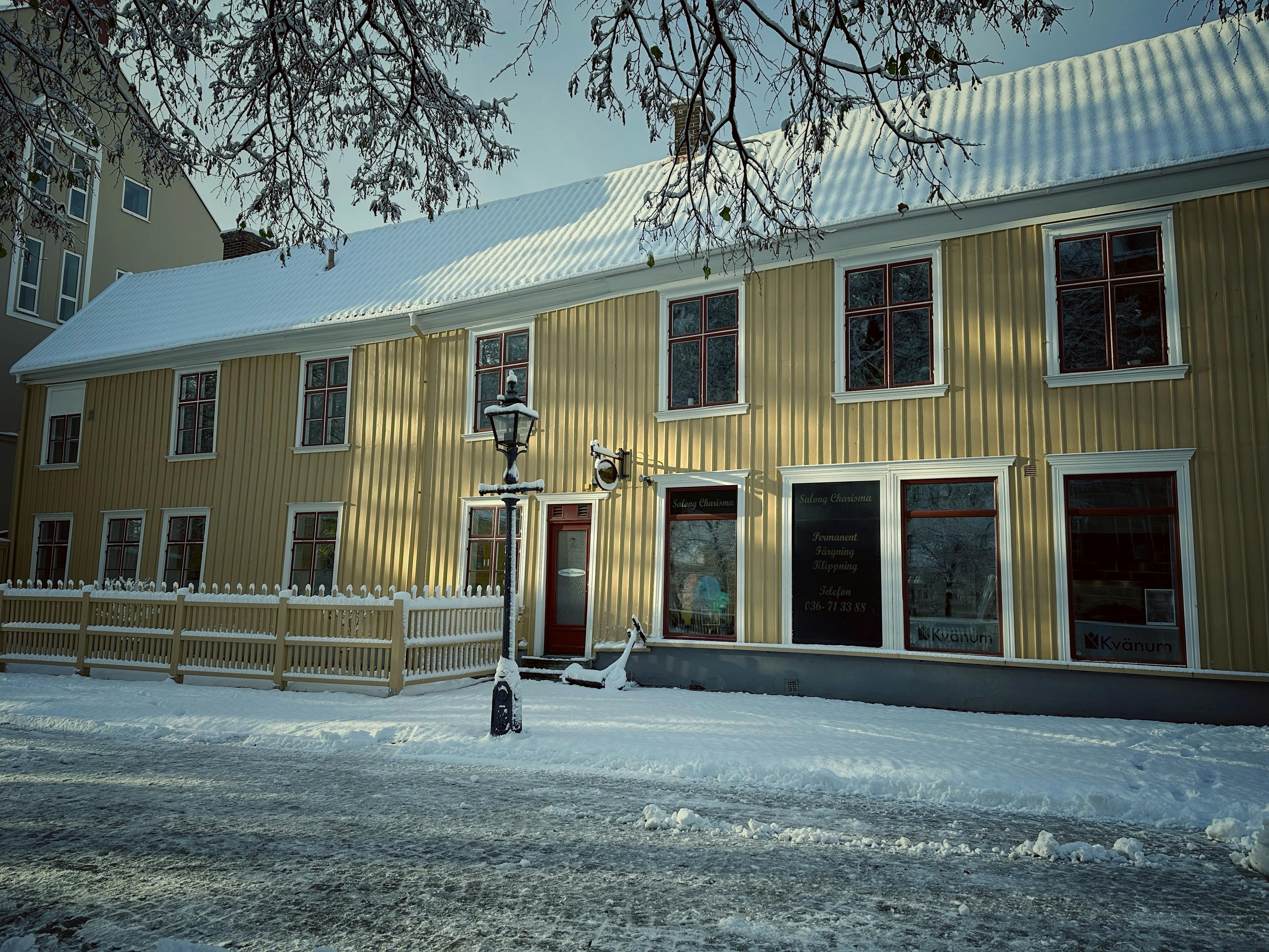 Mosque in a Town Covered with Snow in India · Free Stock Photo