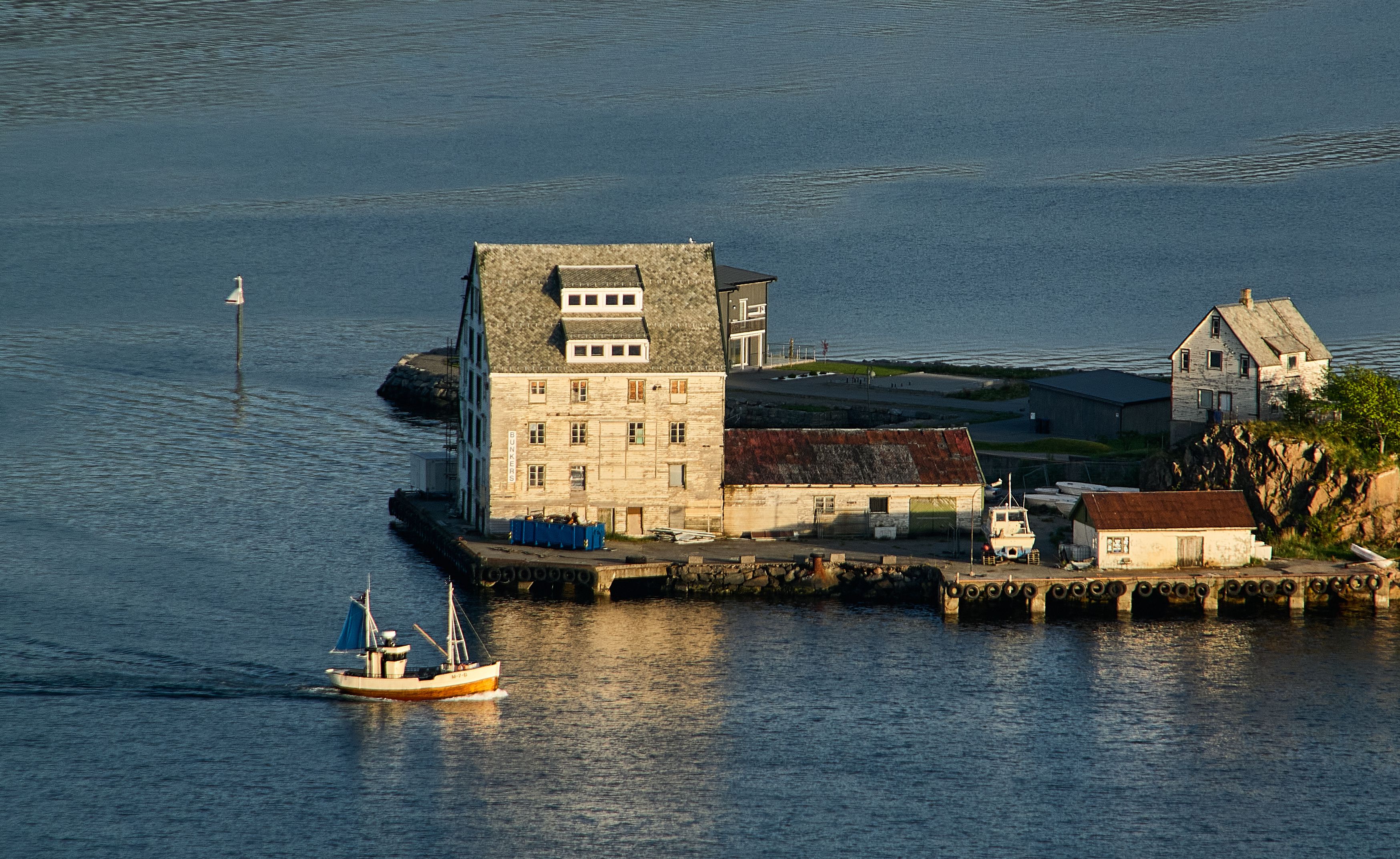 House on an Island in the Middle of Sea · Free Stock Photo