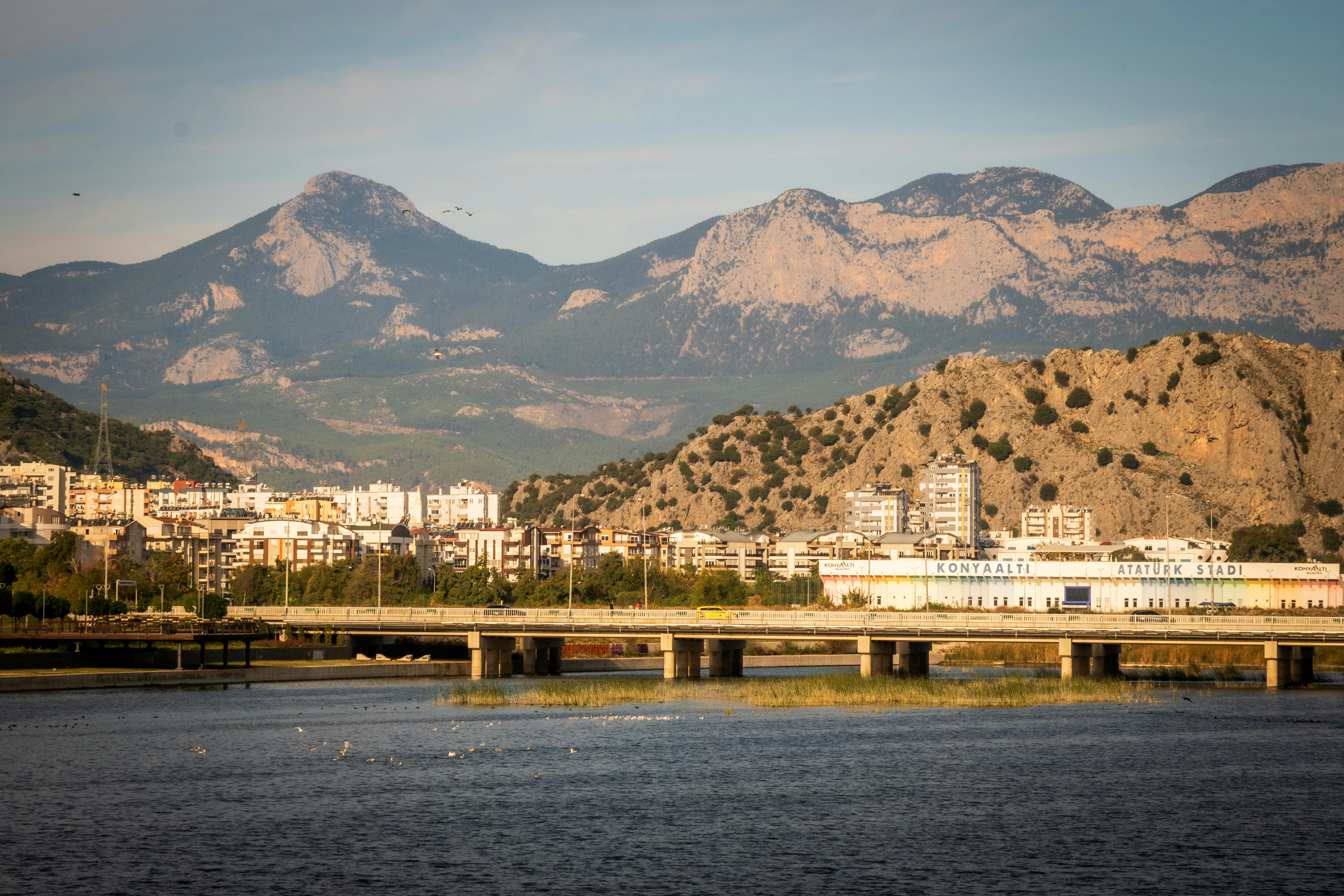 City between Mountains and Sea · Free Stock Photo