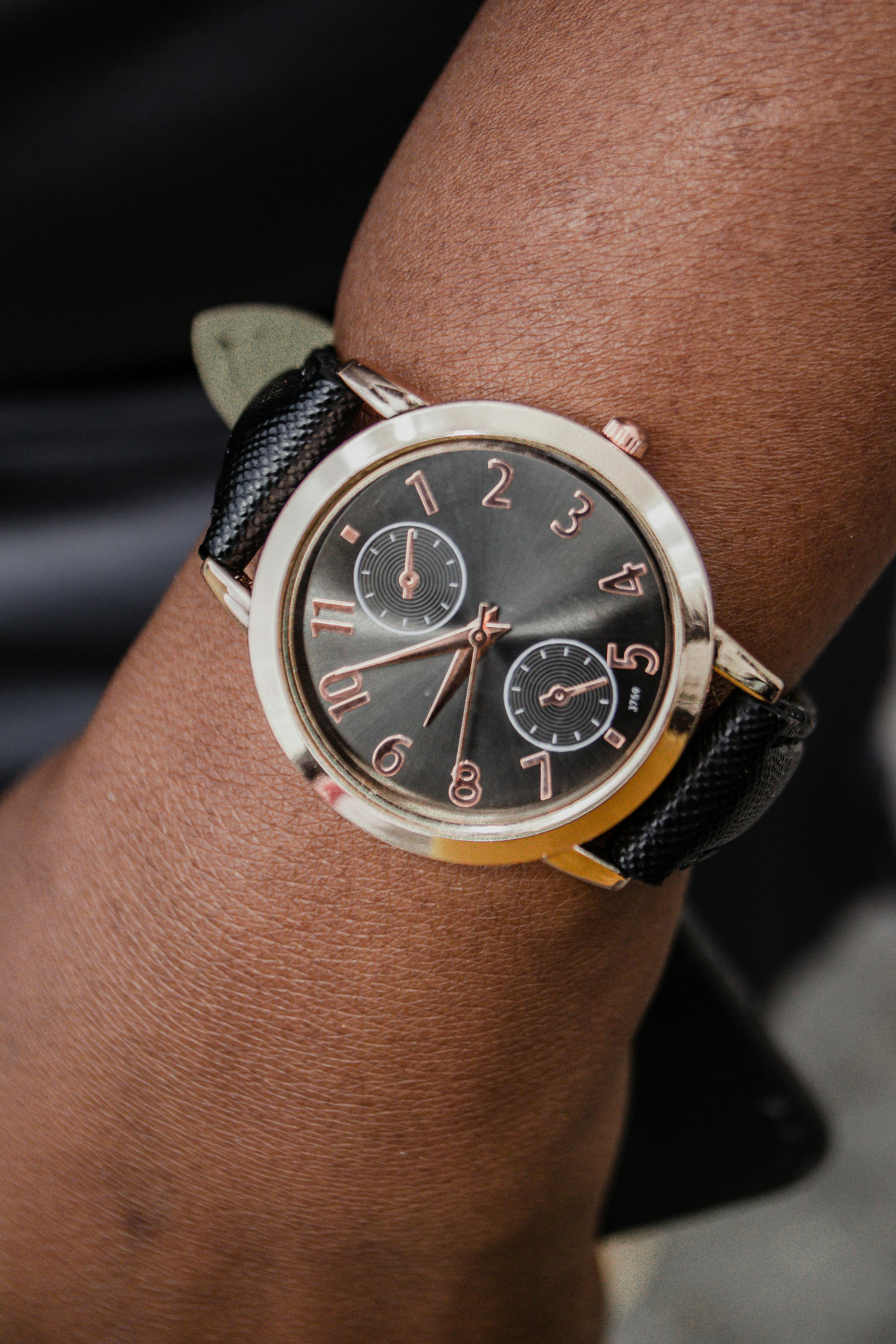 Close-Up Shot of a Smartwatch · Free Stock Photo