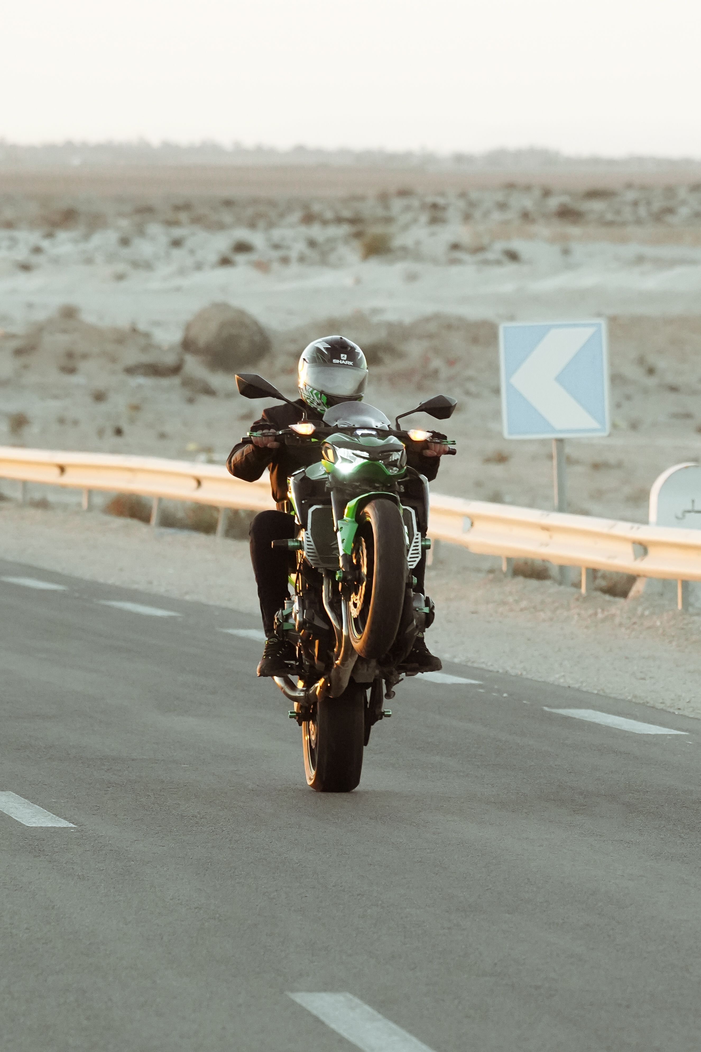 Motorcycle Wheelie Photos, Download The BEST Free Motorcycle Wheelie ...